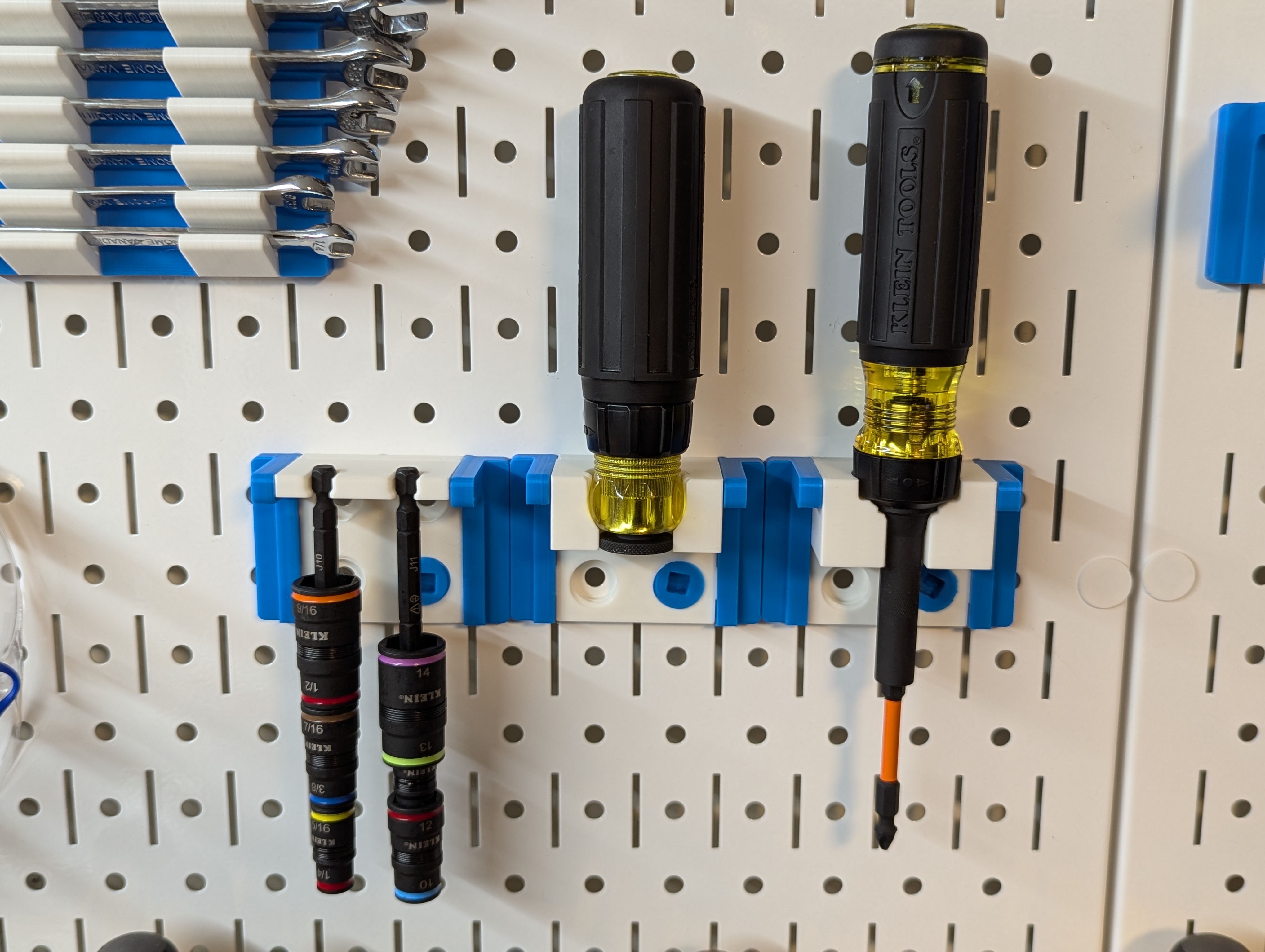 DDD Wall Control + Klein Tool Ratcheting Driver and Flip Socket por ...