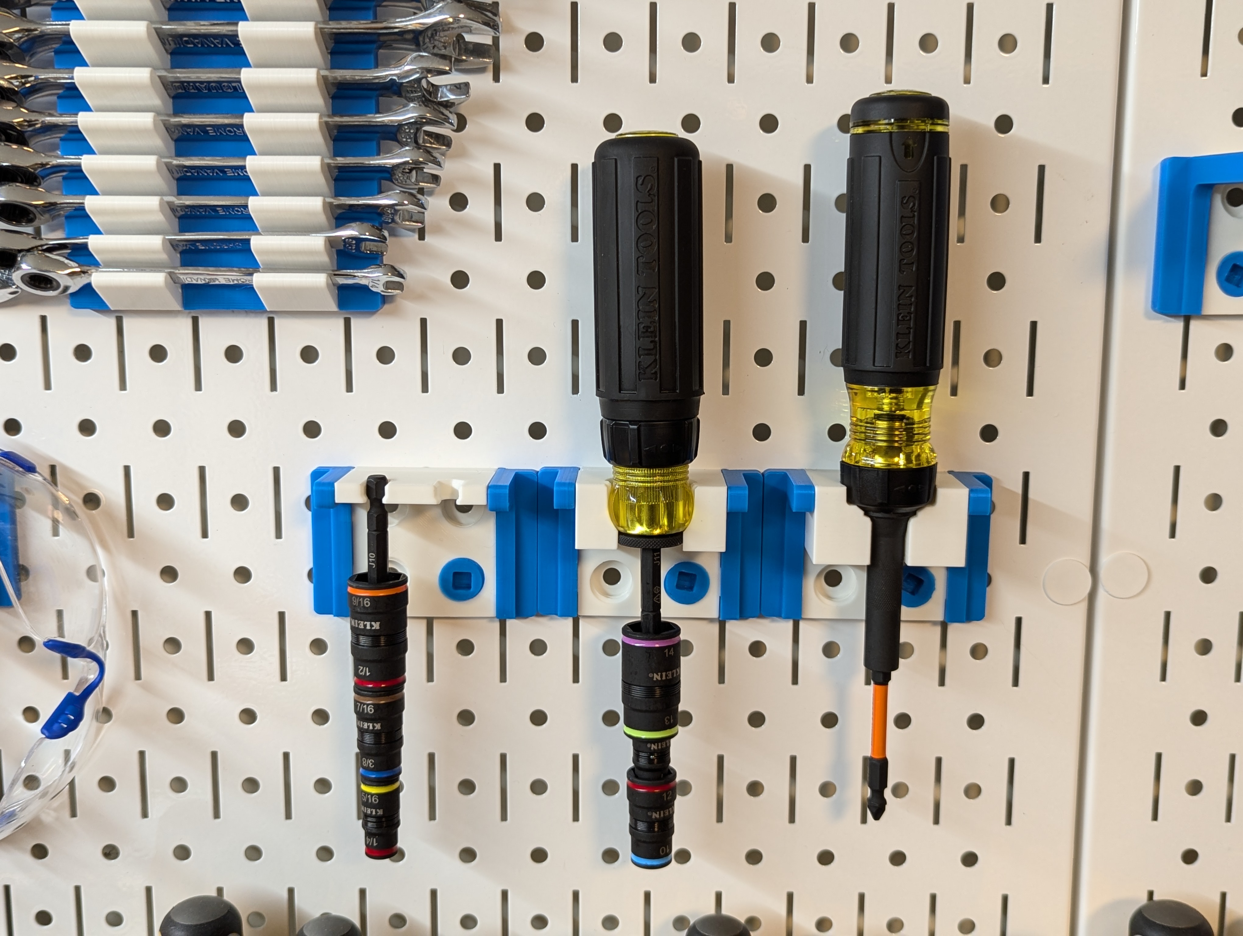 DDD Wall Control + Klein Tool Ratcheting Driver and Flip Socket por ...