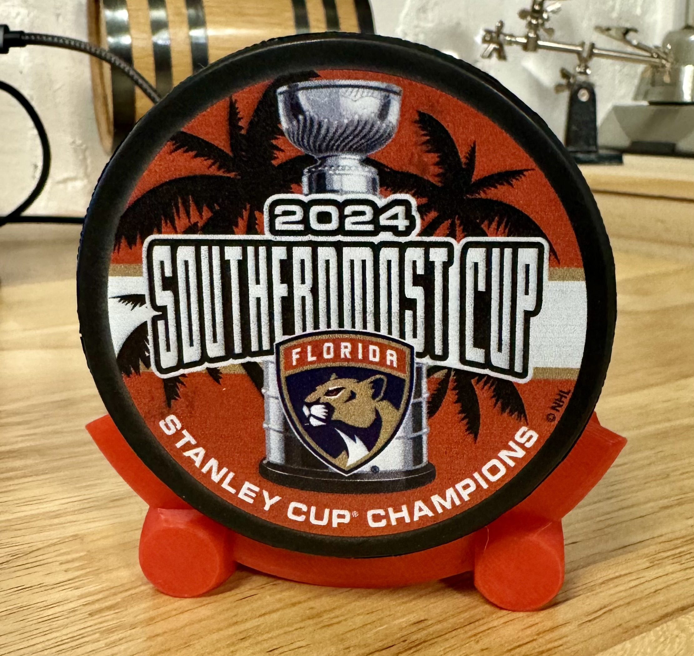 Hockey Puck Stand by Gary Singer | Download free STL model | Printables.com