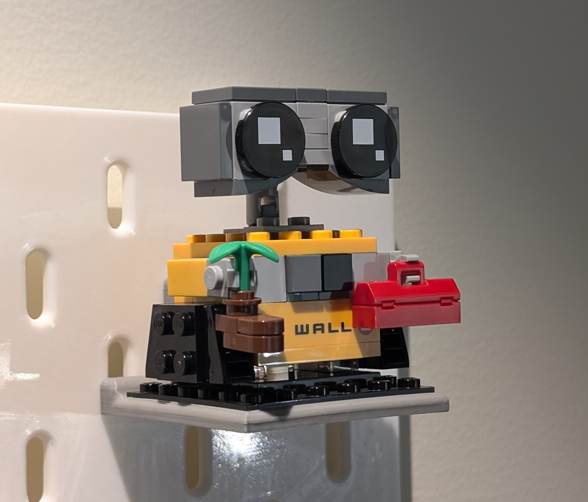 Lego Brickheadz Holder for Skadis Board using the Ultimount Hook by ...