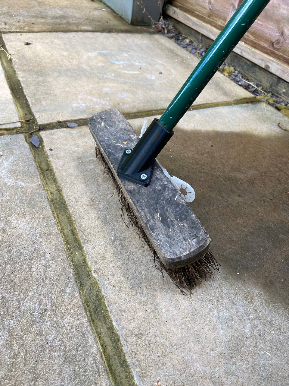 Broom mount threaded by Oleks | Download free STL model | Printables.com