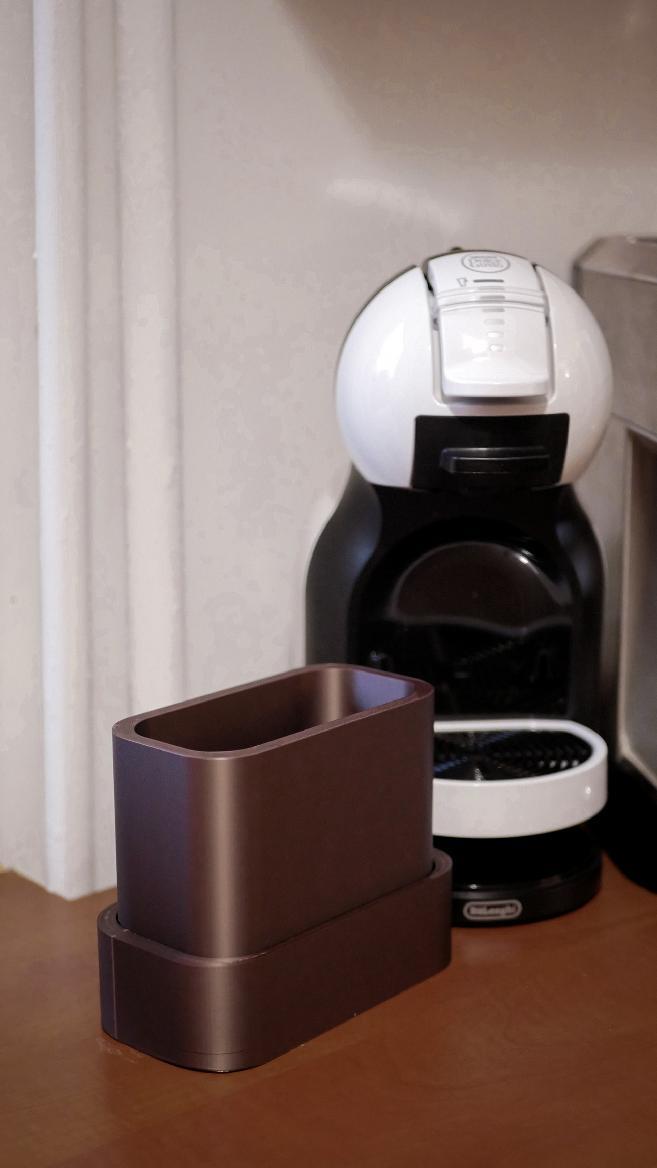 Container for used coffee capsules par Anton Luzan | Téléchargez ...