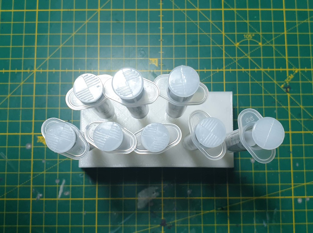 Syringe Holder by Oka | Download free STL model | Printables.com