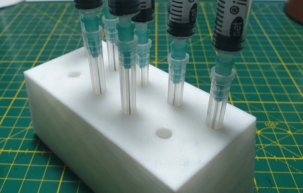 Syringe Holder by Oka | Download free STL model | Printables.com
