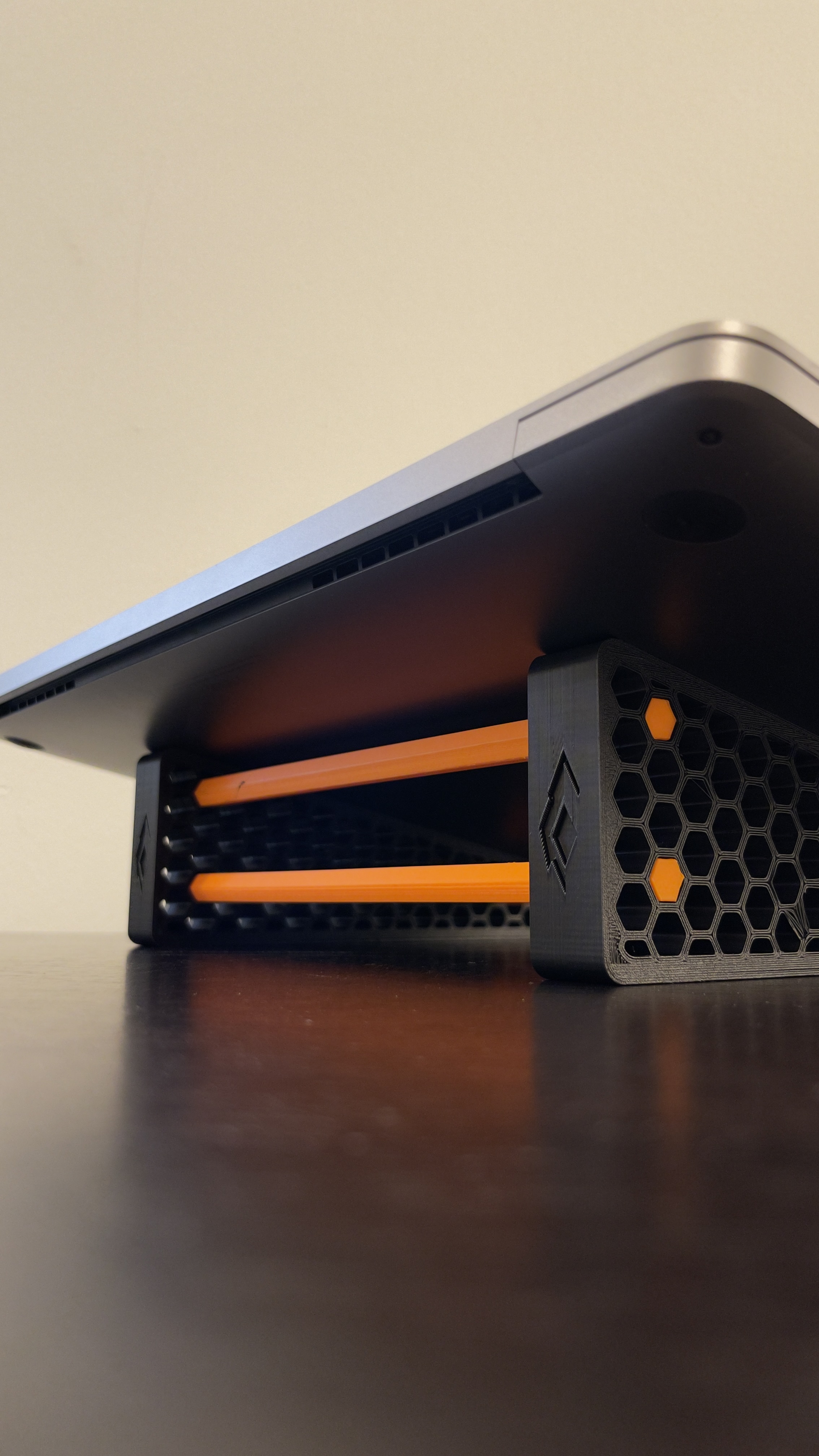 Stels macbook stand by SMPL Channel | Download free STL model ...