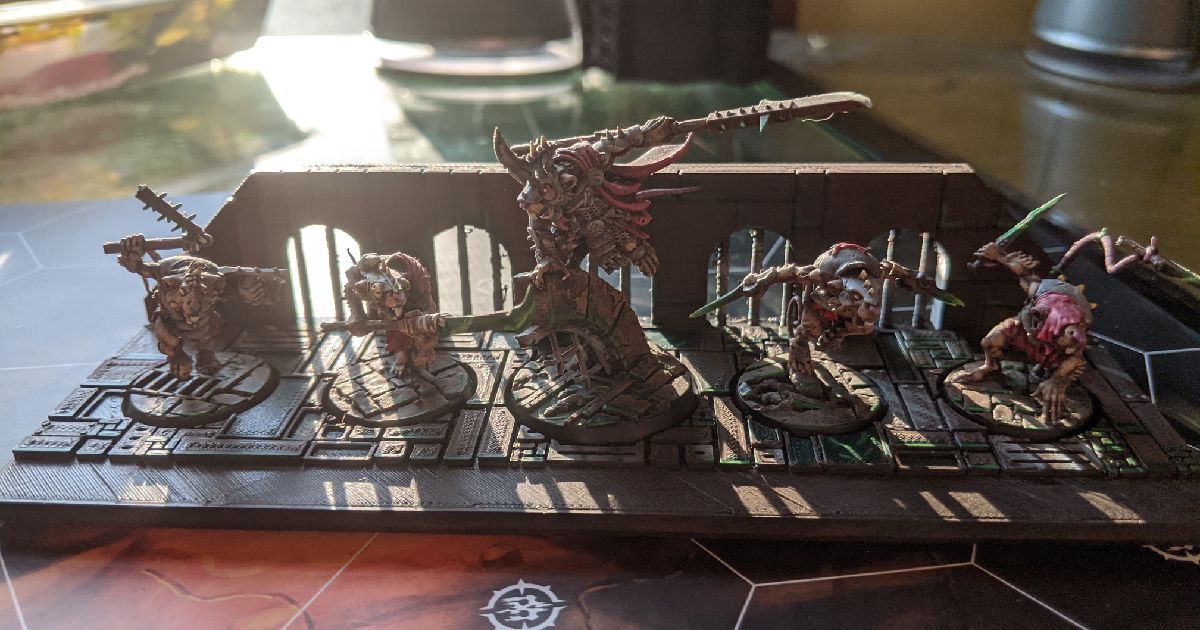 Spiteclaws Swarm Miniature Display Stand by medicationforall | Download ...