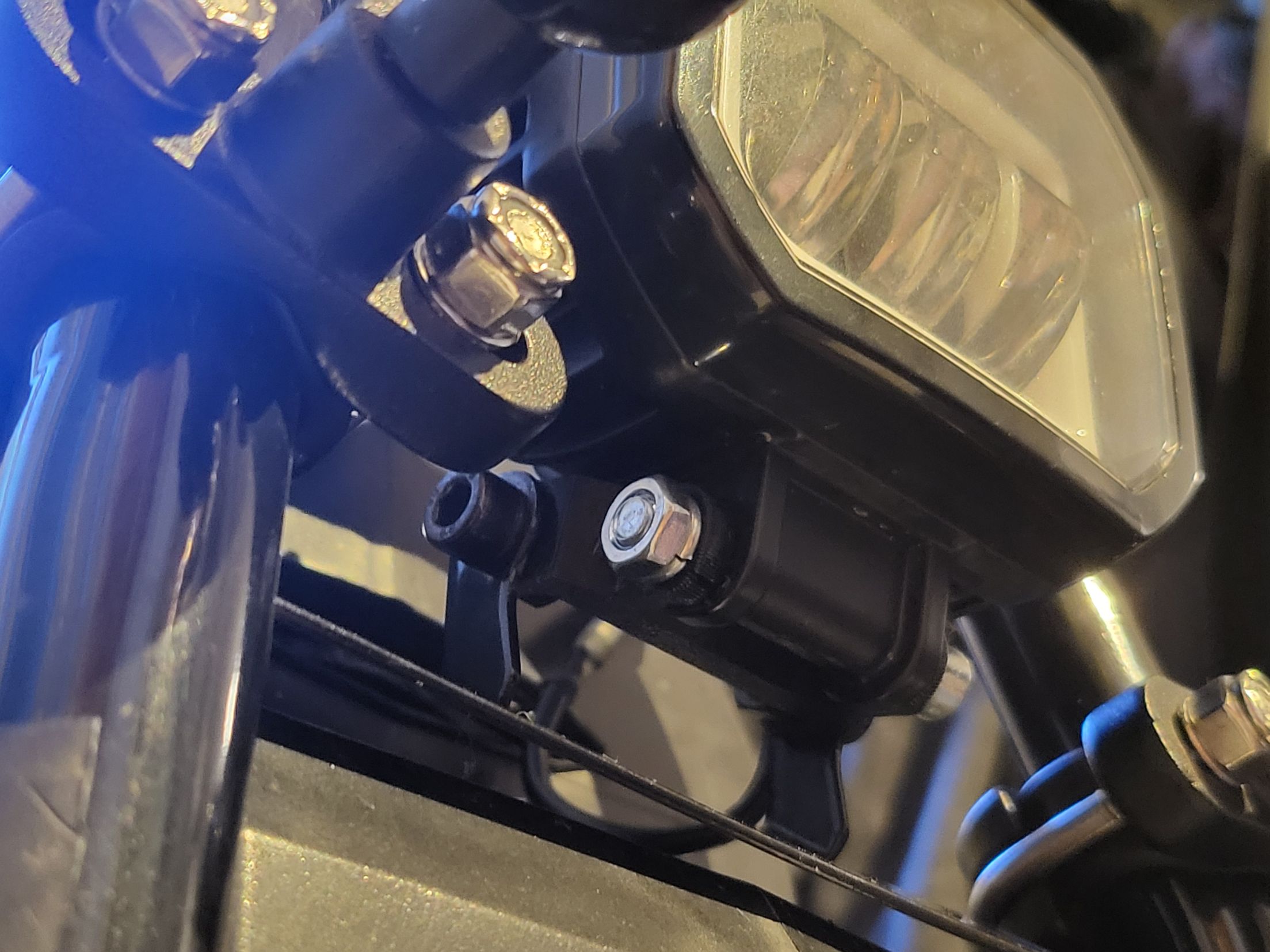 Sherman Max aftermarket headlight holder by kamnxt | Download free STL ...