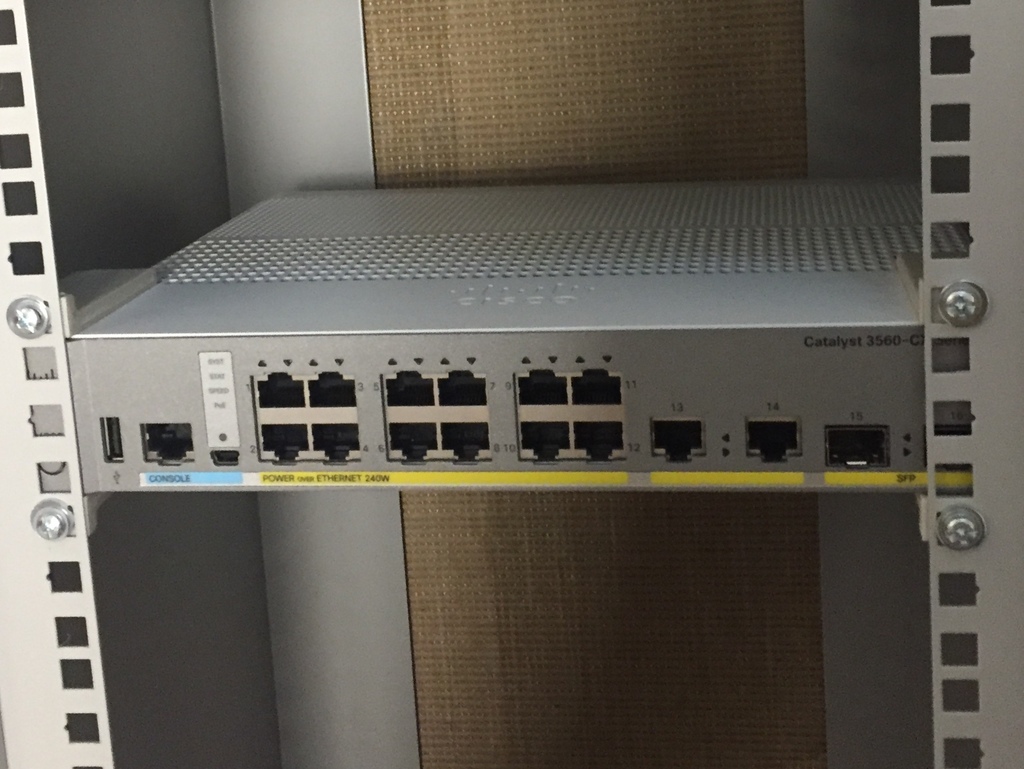 Cisco Catalyst desktop switch mount for 10 inch rack od autora Per ...