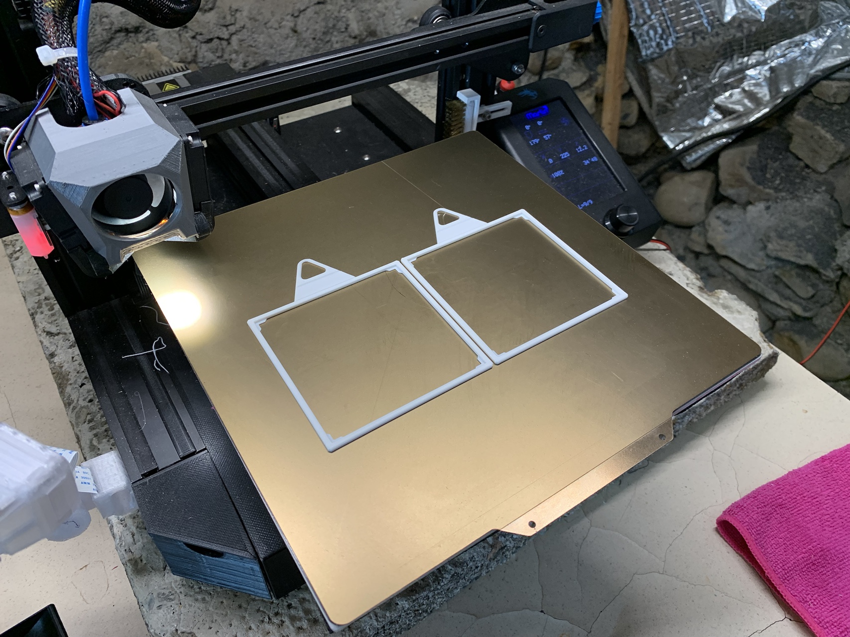Minimalist wall hanger for metal poster (no gluing, Displate compatible ...
