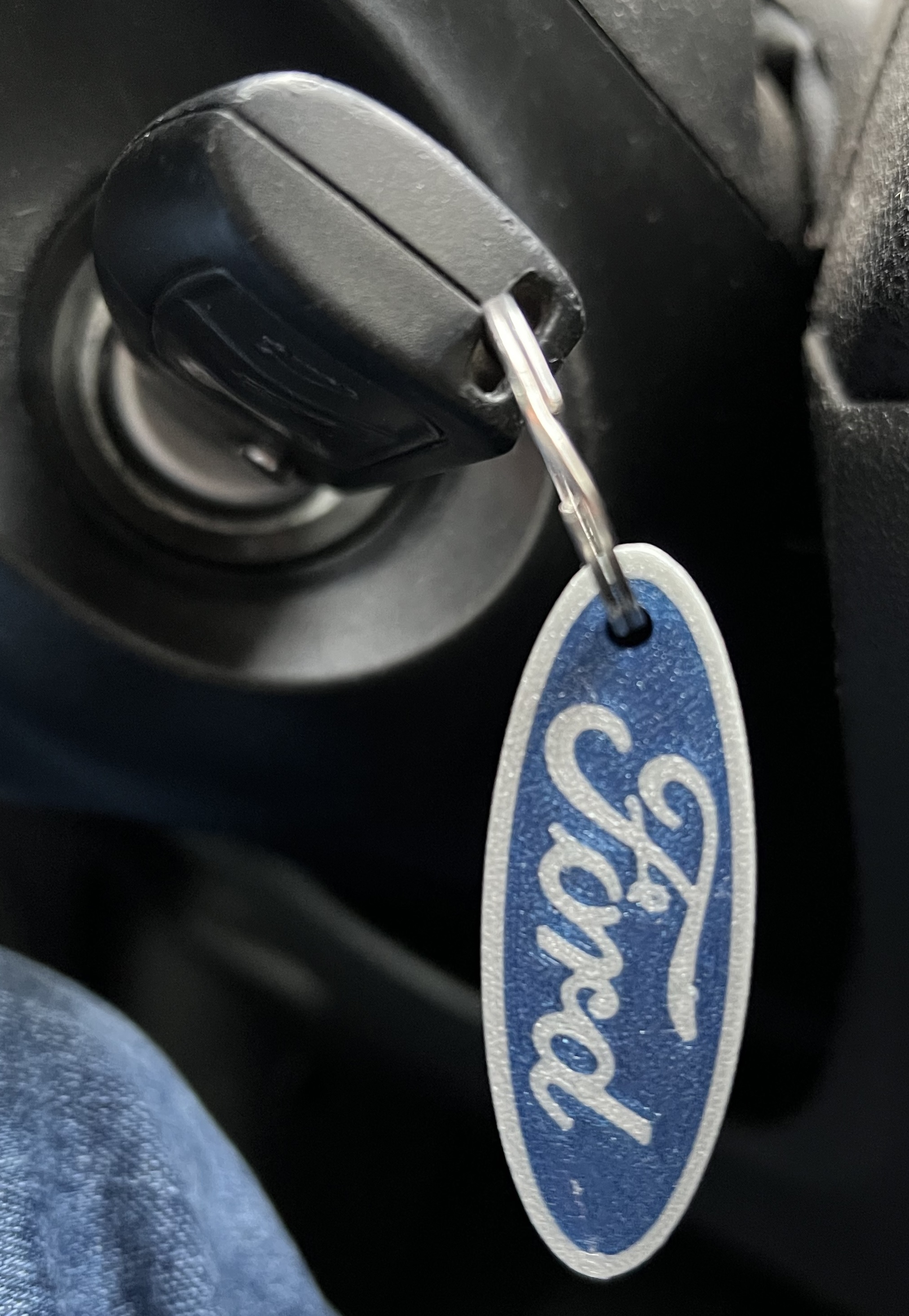 Ford keychain double sided multicolor by El Kóťa | Download free STL ...