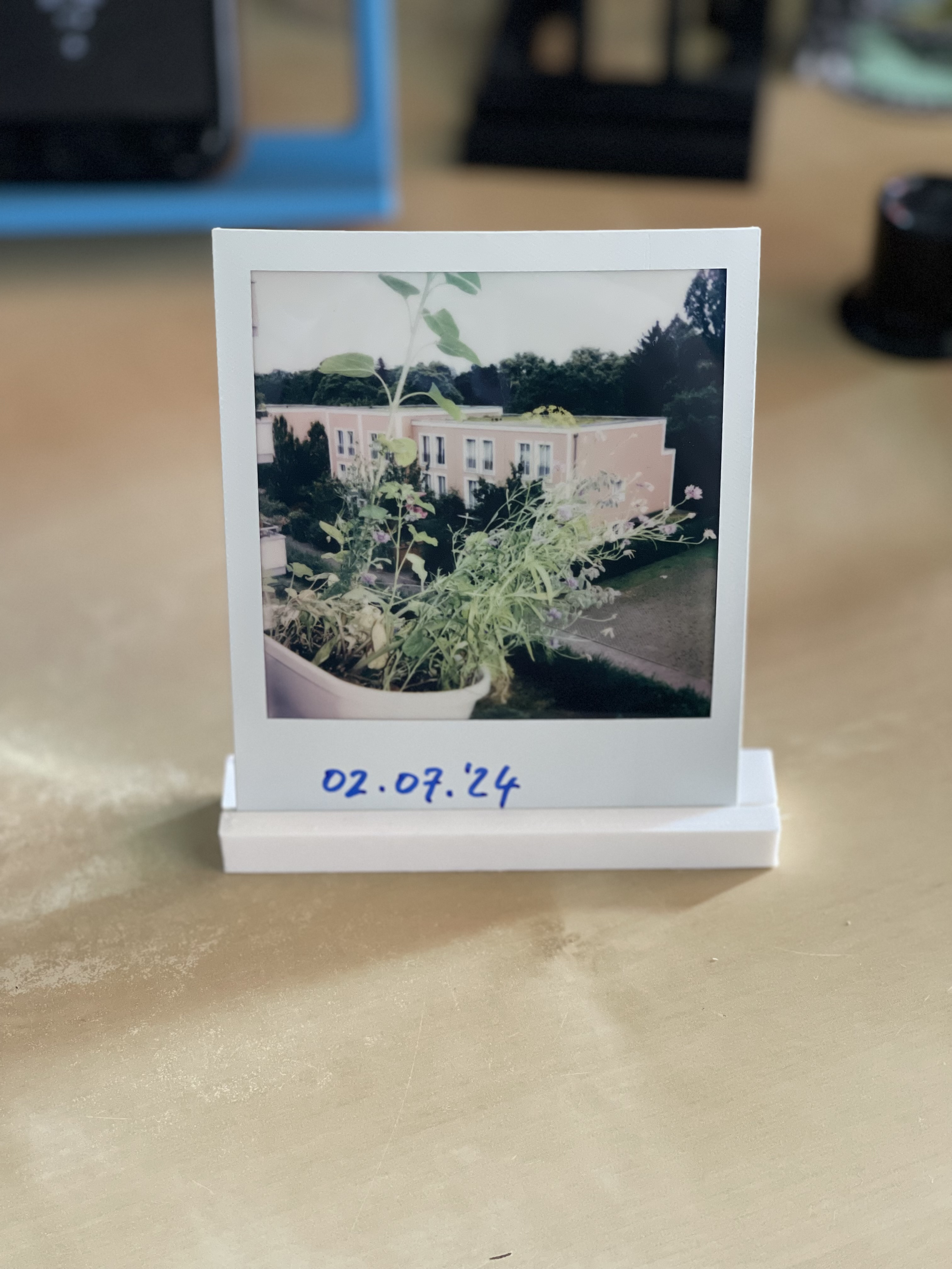 Simple Polaroid photo stand by maxheadroom | Download free STL model ...