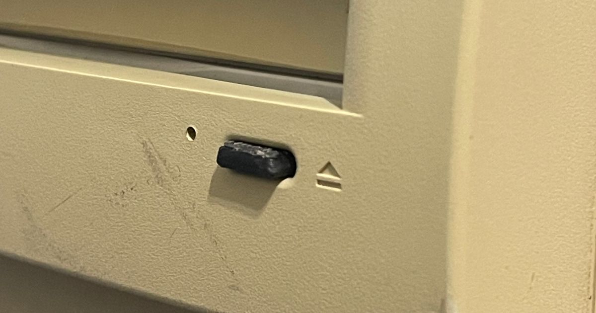 PowerMac 7000 series eject button by y2krecall | Download free STL ...