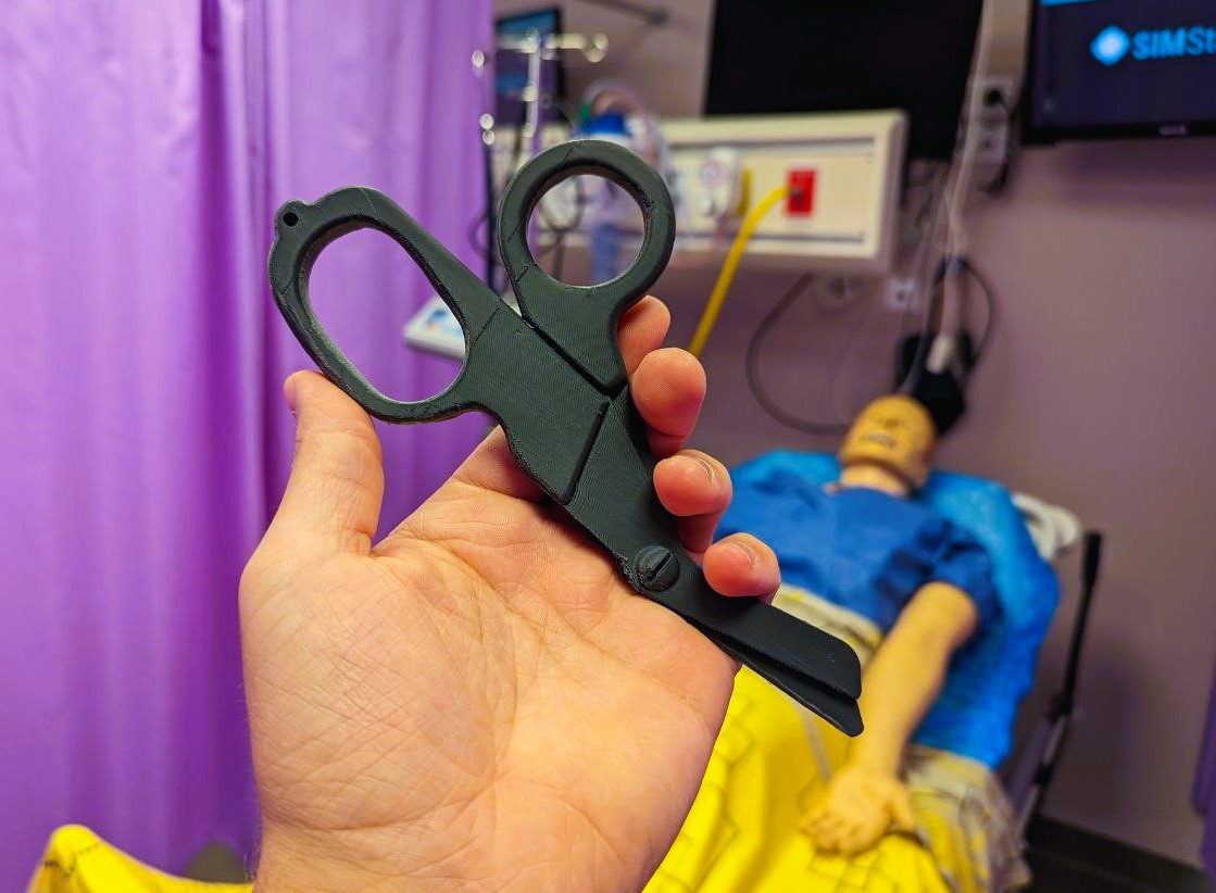 Trauma shears prop for clinical simulation by Aleksandrs Oborins ...