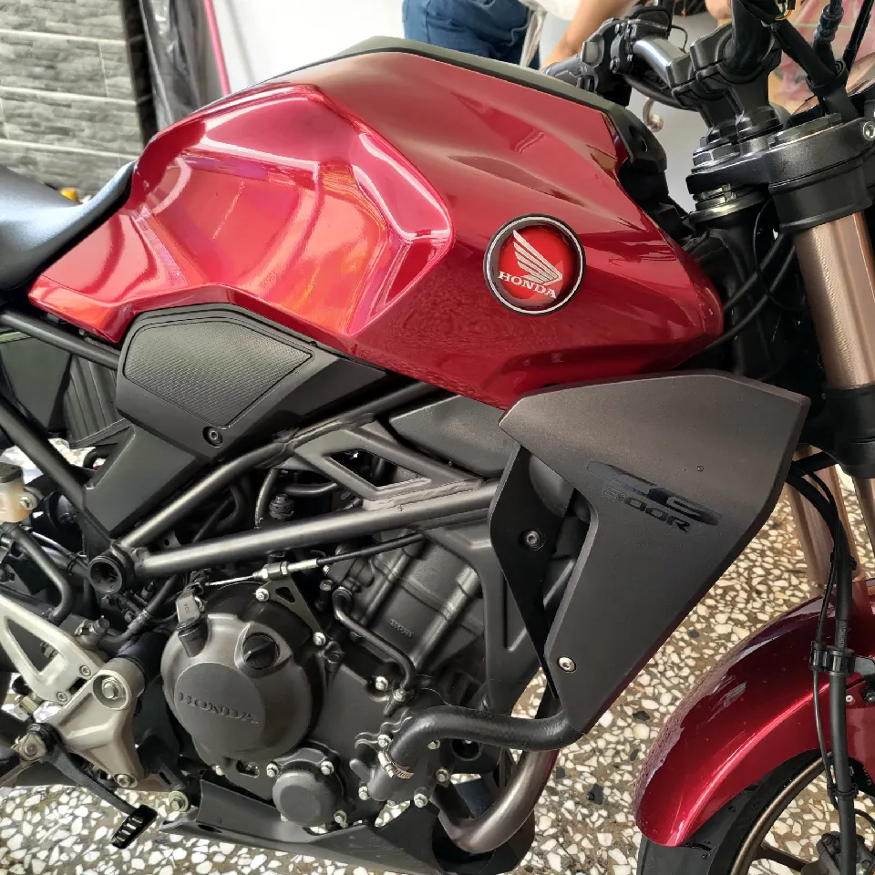 Honda CB300R Fuel tank round logo bracket by 正均 柳 | Download free STL ...