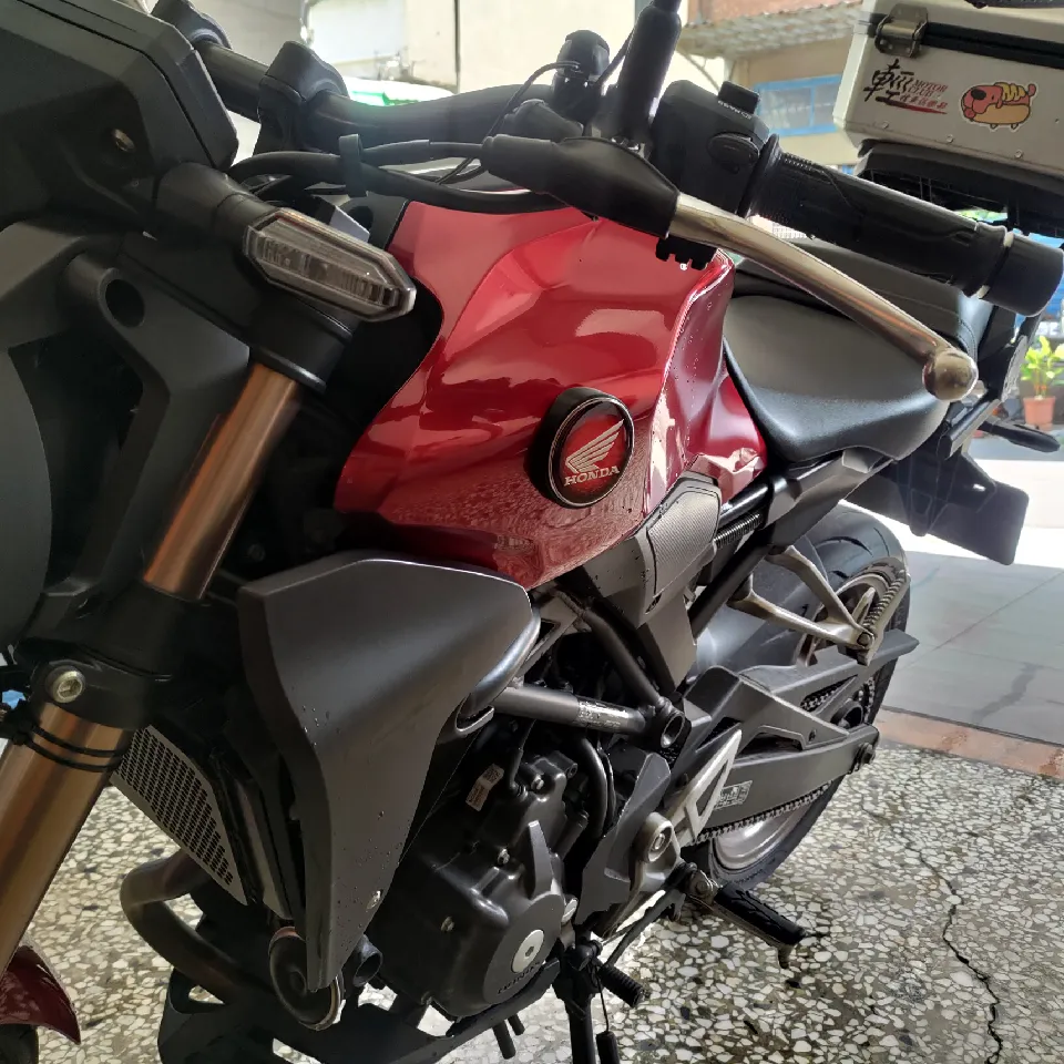 Honda CB300R Fuel tank round logo bracket by 正均 柳 | Download free STL ...