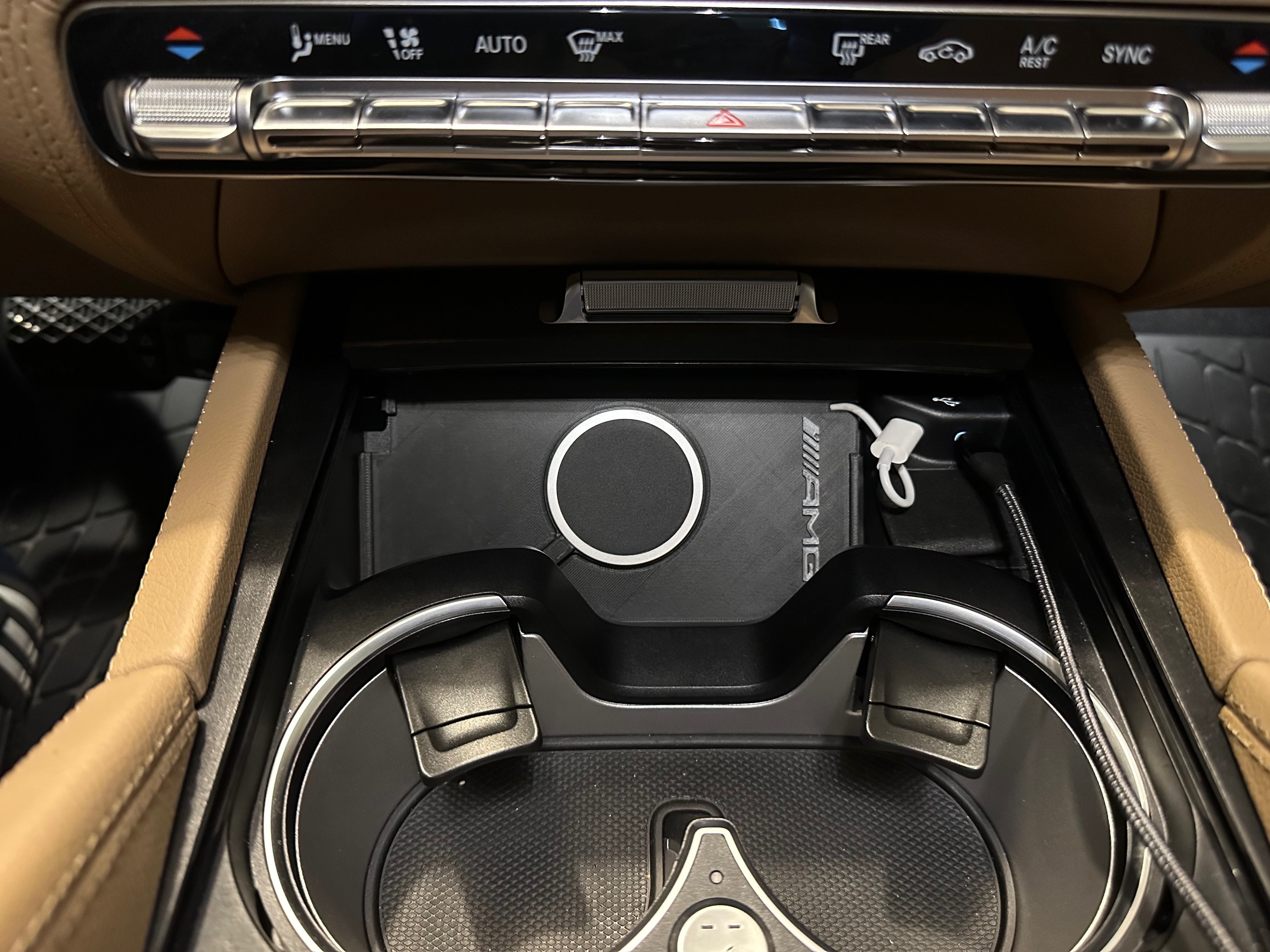 Mercedes GLE v167 MagSafe tray by elter | Download free STL model ...