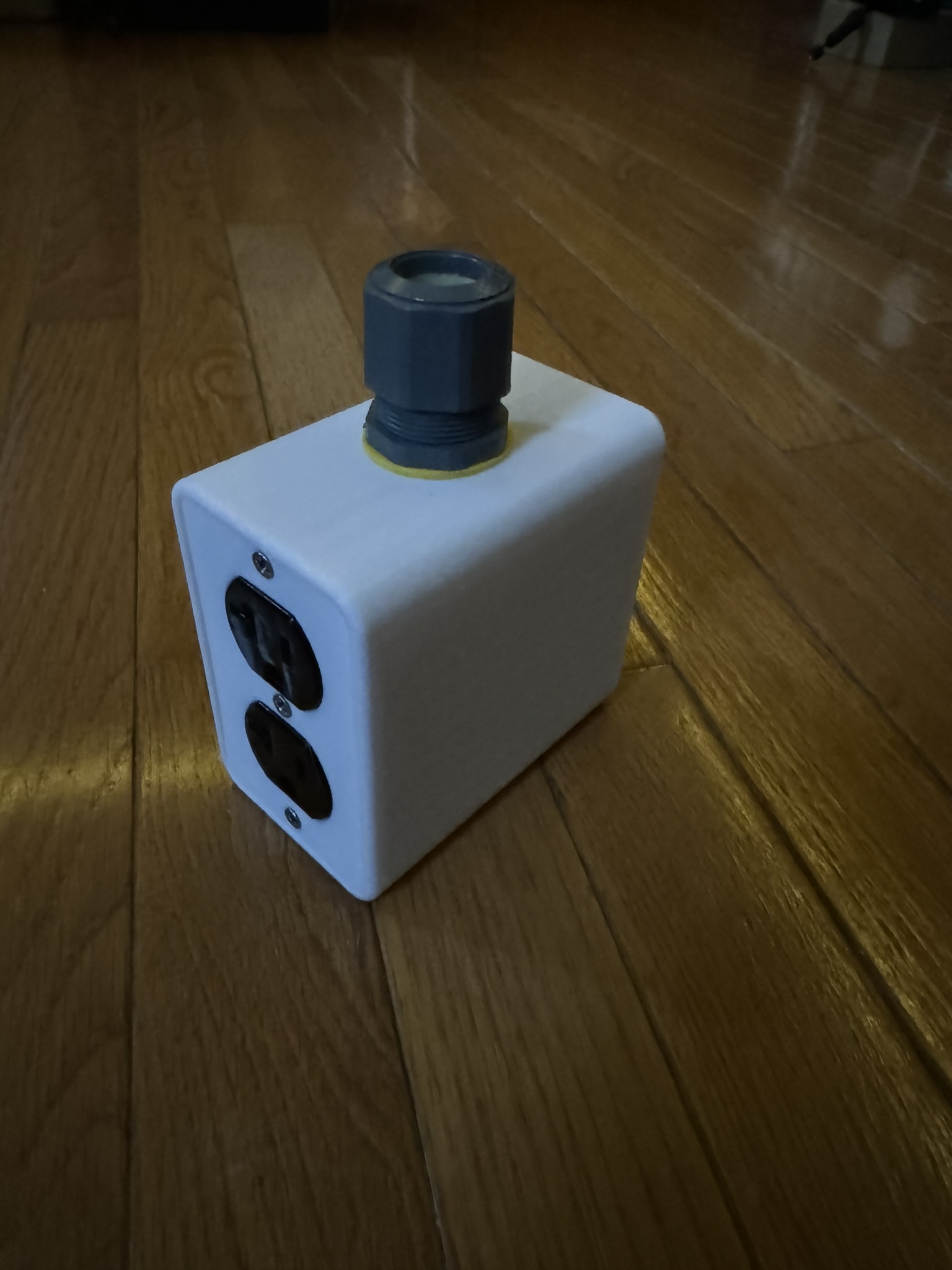 Portable Outlet Box by McKeeTech | Download free STL model | Printables.com