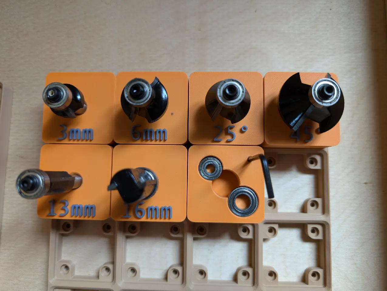 Gridfinity holder for Bosch router bit set by Bergsten | Download free ...