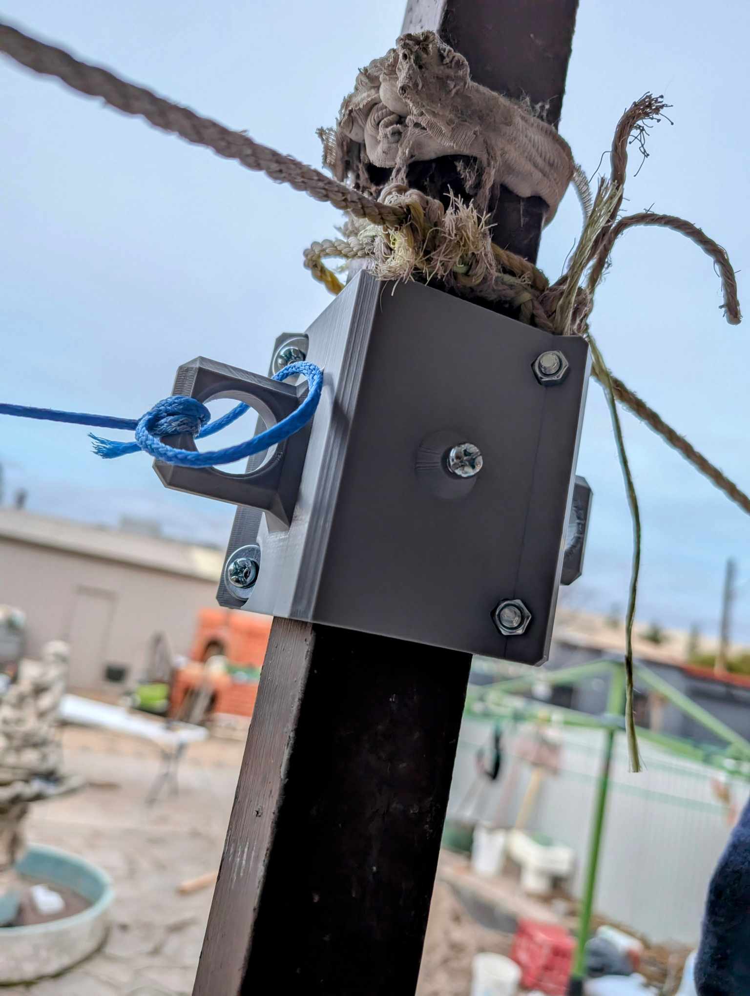 Tie off point Bracket for 50mm box tube pole by Ensi | Download free ...