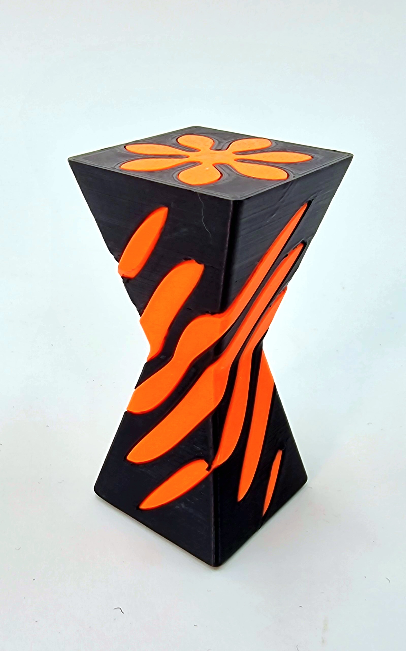 Impossible Passthrough Pyramid and Cone style hourglass (Dubbel Size ...