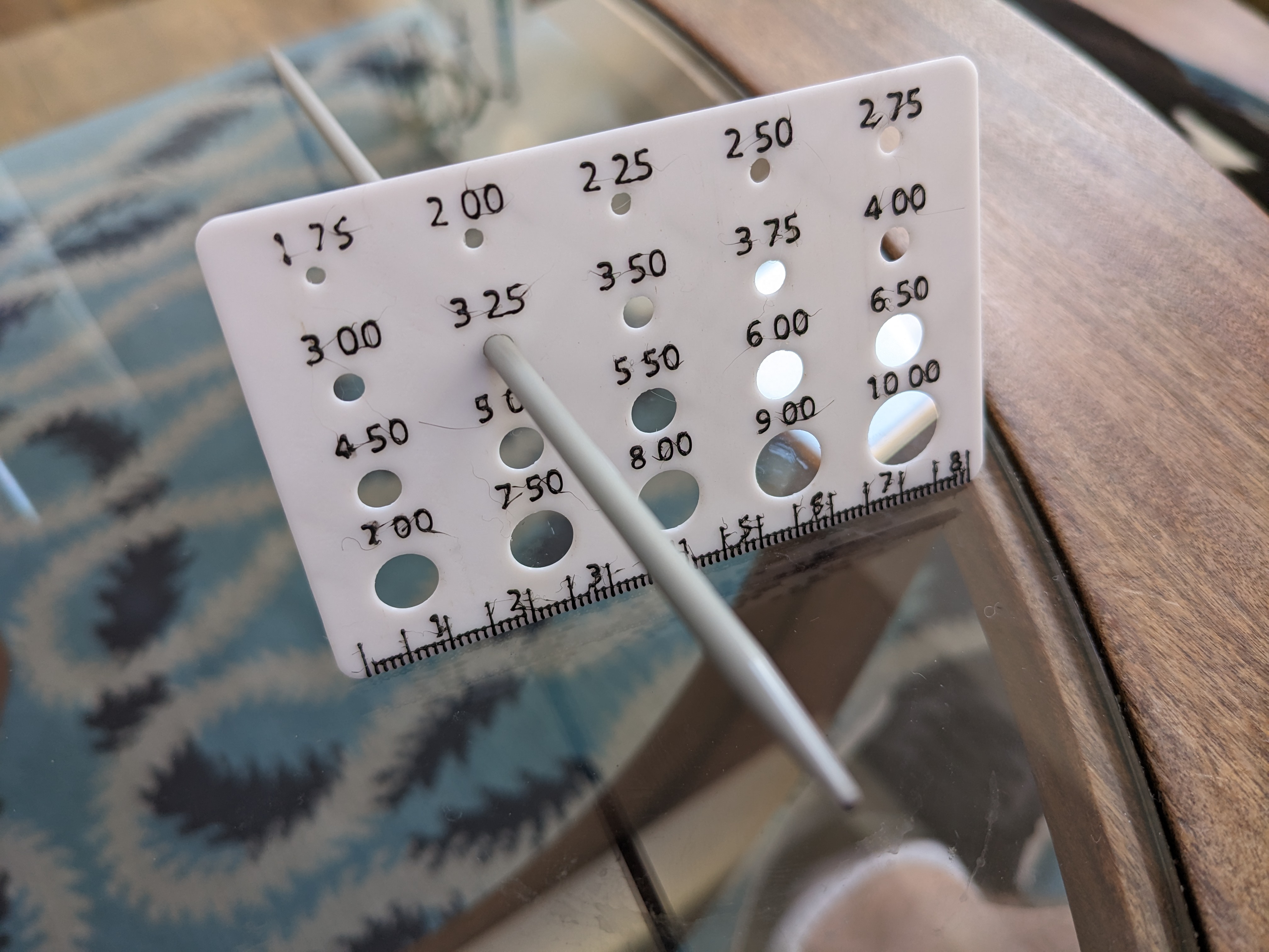 Knitting Gauge - Credit Card Sized (metric) by Lee | Download free STL ...