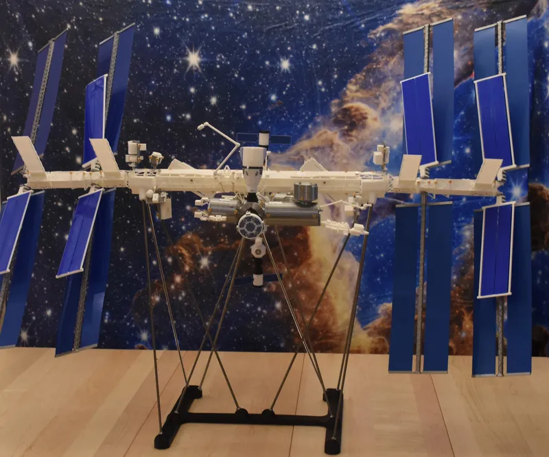 ISS 1:100 Display Stand by maxfagin | Download free STL model ...