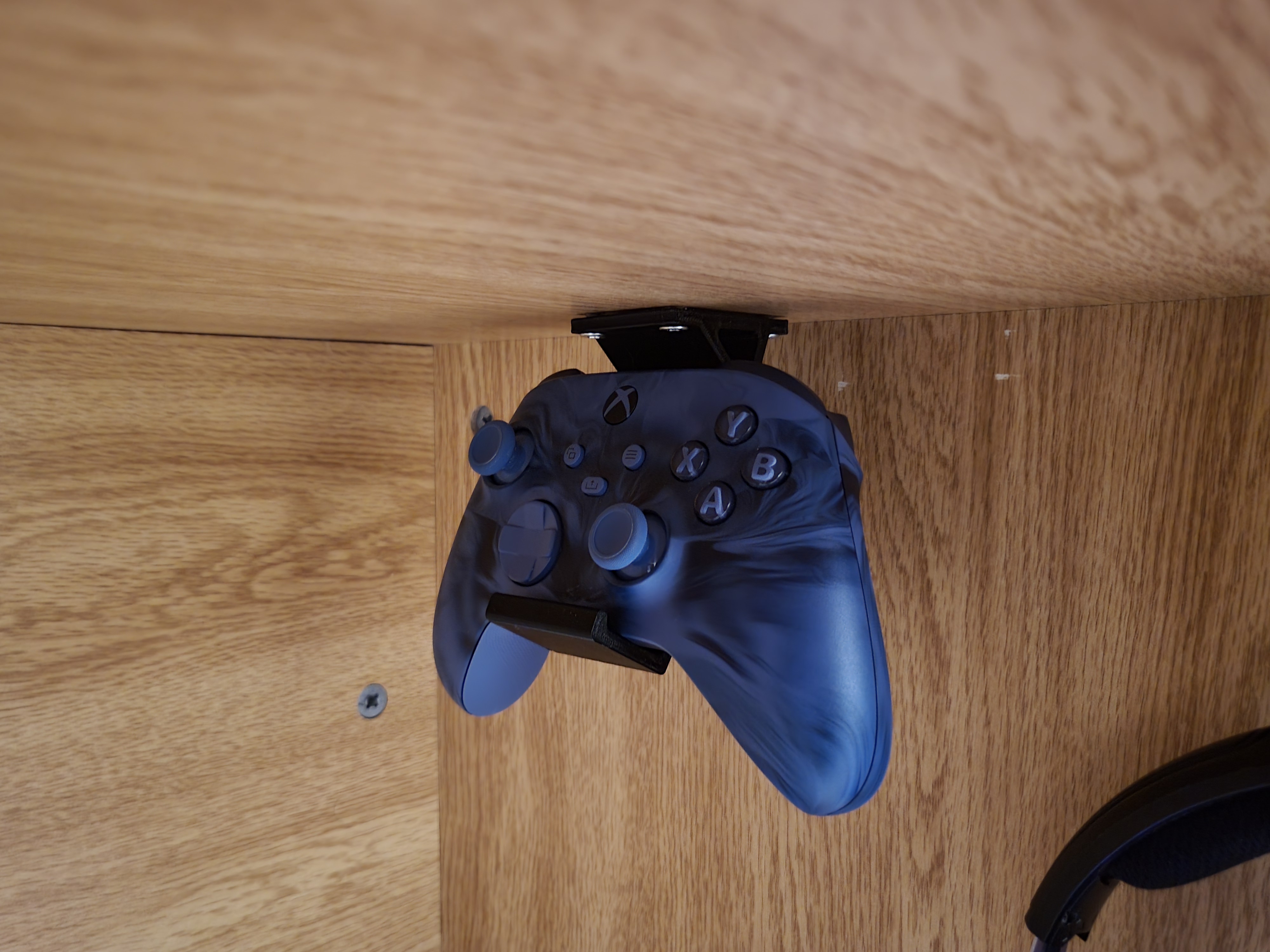 Controller holder under desk (Xbox series X|S) by TheRoyalEngineer ...