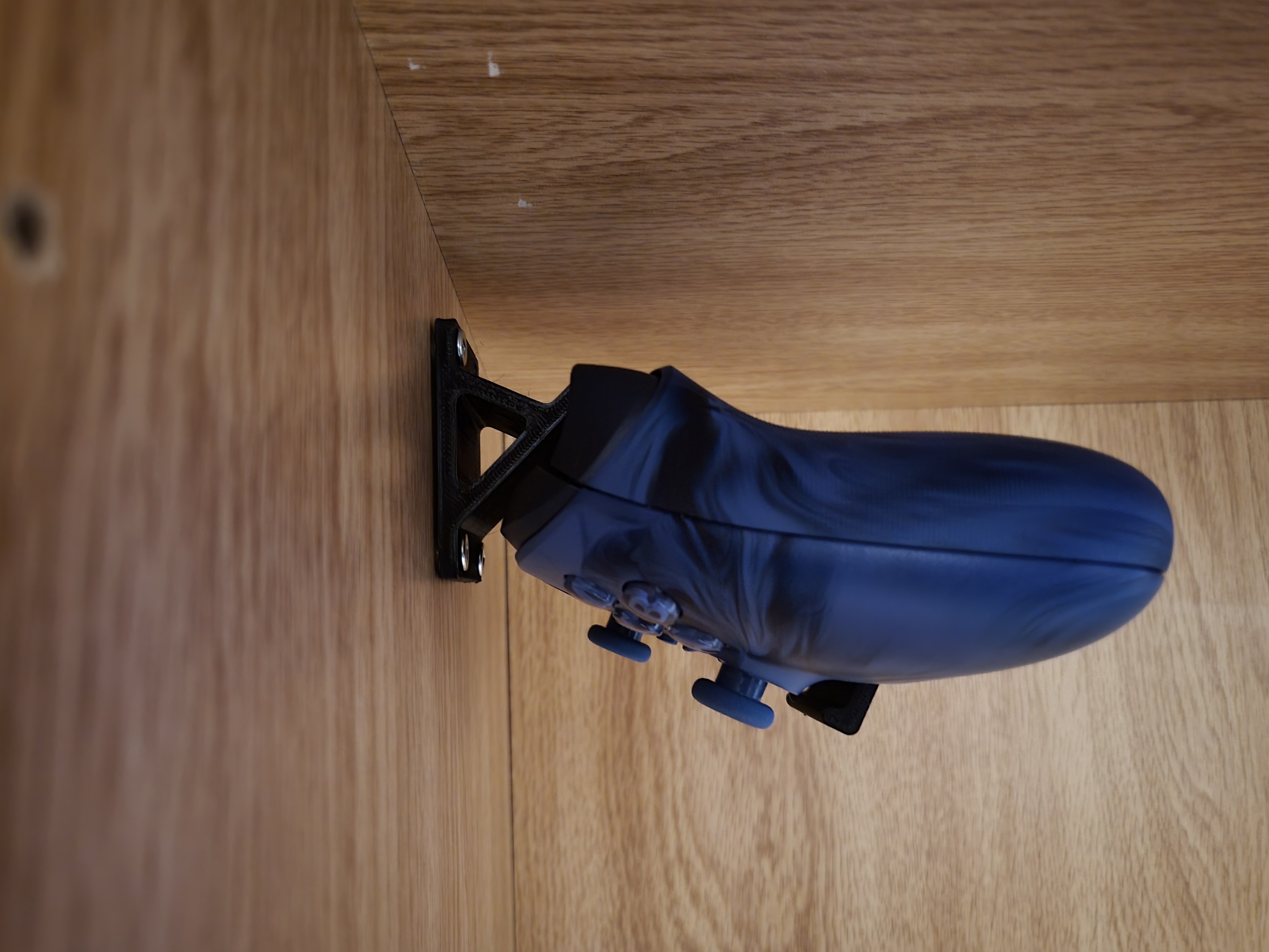 Controller holder under desk (Xbox series X|S) by TheRoyalEngineer ...