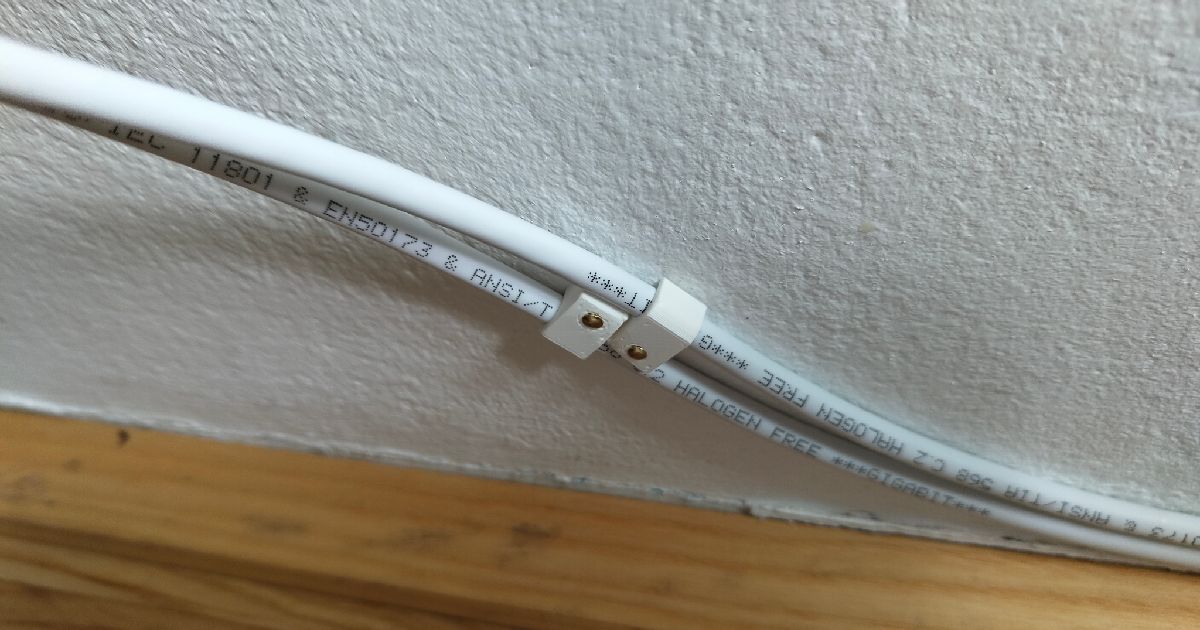 Cable clip for single cable by Katharina Sternbauer | Download free STL ...