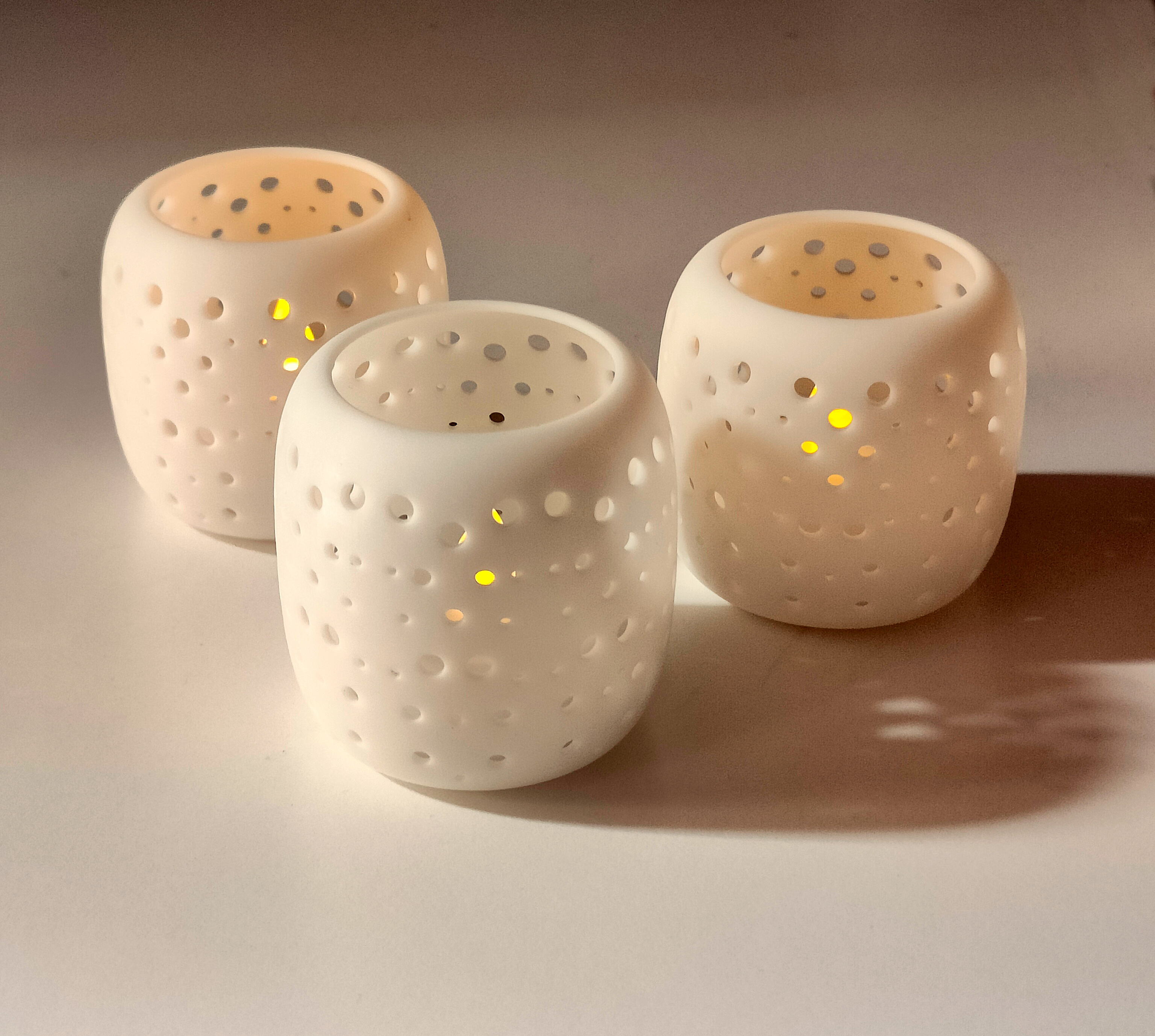 Simple and cute tea lights vases with holes por function.3d | Descargar ...