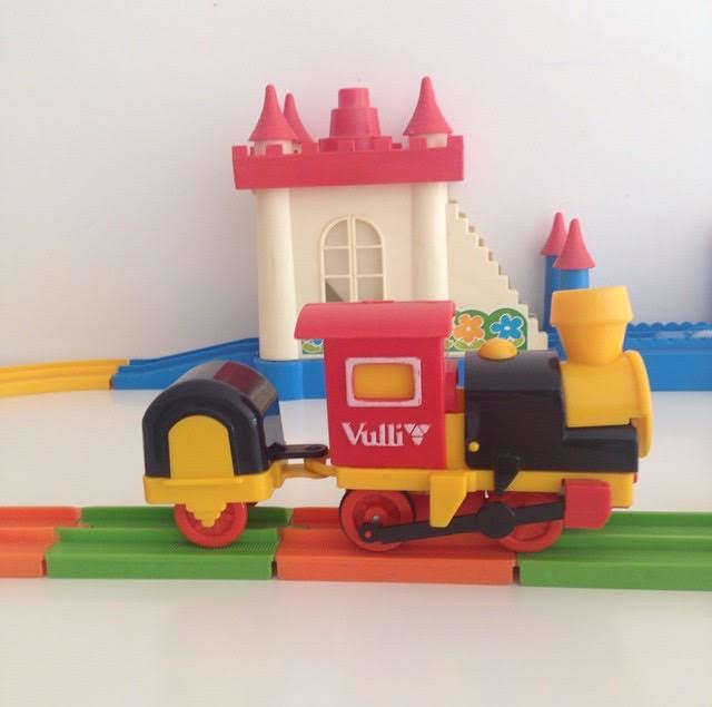 Vulli Train / Enchanted Train : 2 models + 2 trailers + rails by ...