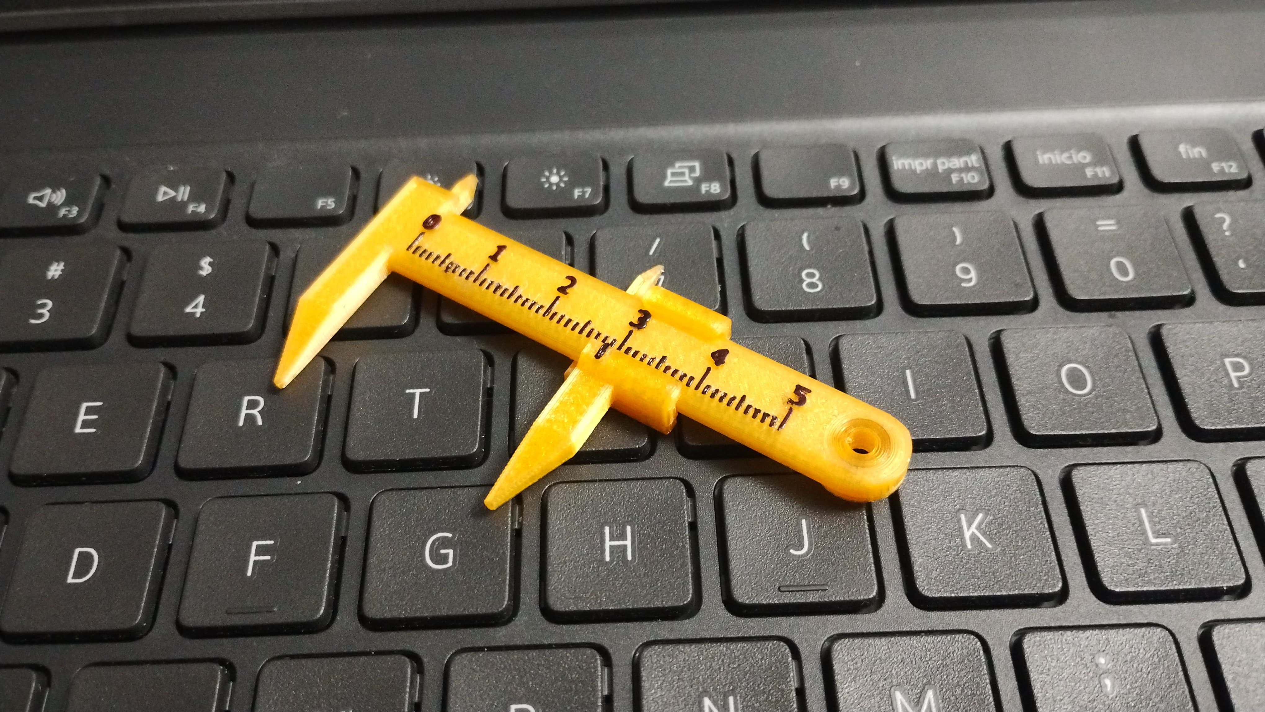Separate parts for the mini caliper and keychain button por DonFurlan ...