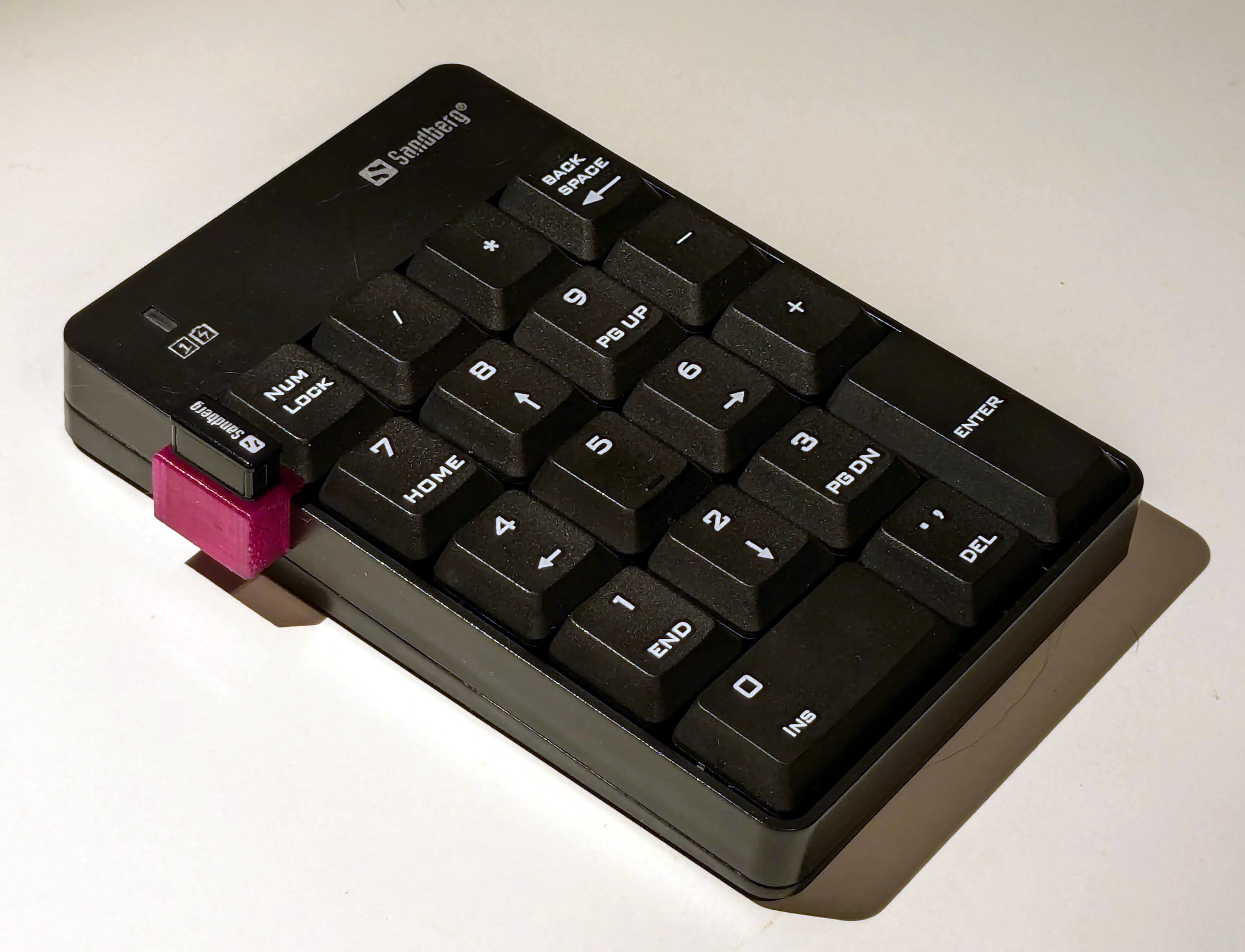 USB Dongle Clip/Holder for Sandberg Wireless Numeric Keypad 2 by gammy | Download free STL model ...