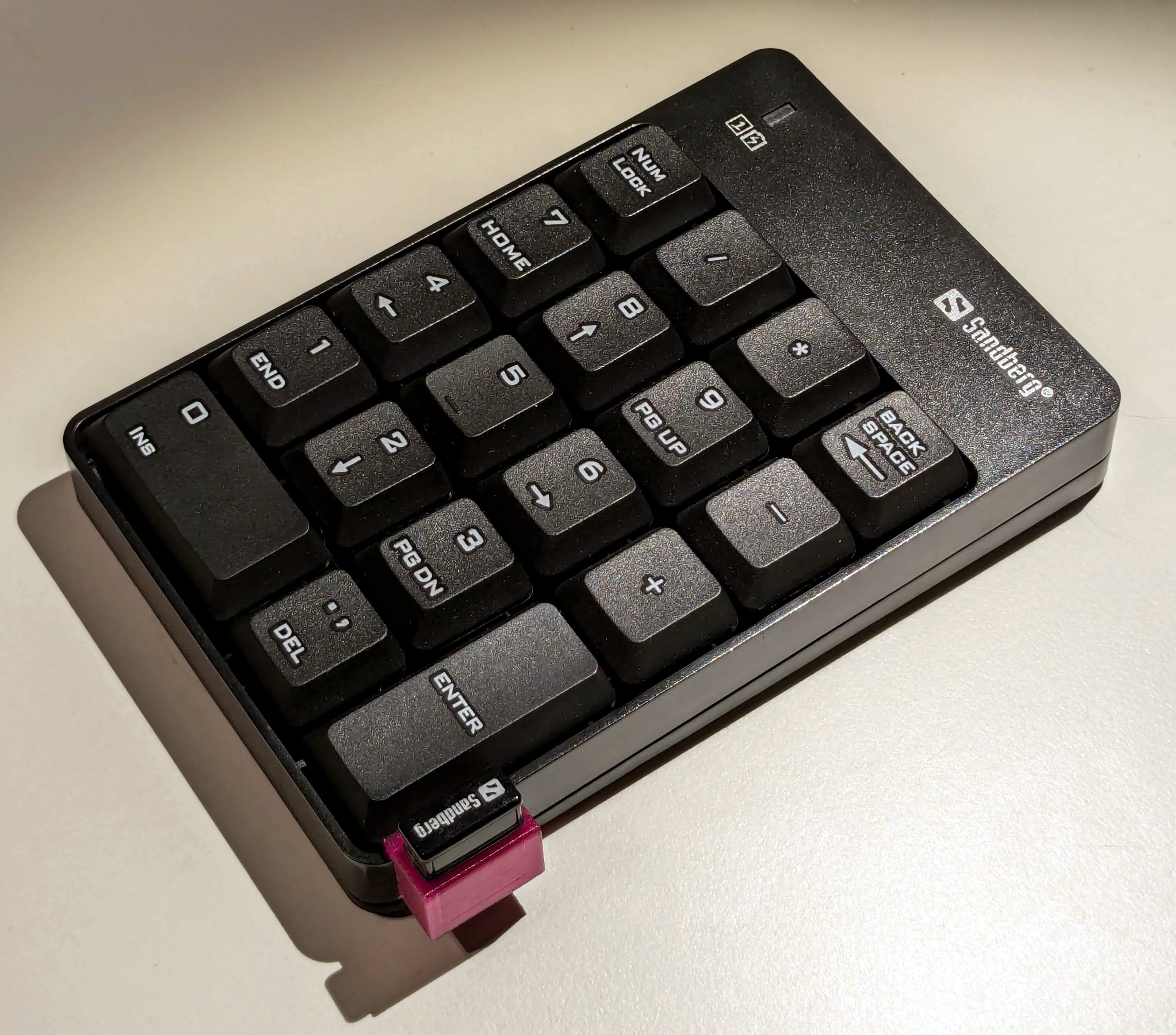 USB Dongle Clip/Holder for Sandberg Wireless Numeric Keypad 2 by gammy | Download free STL model ...