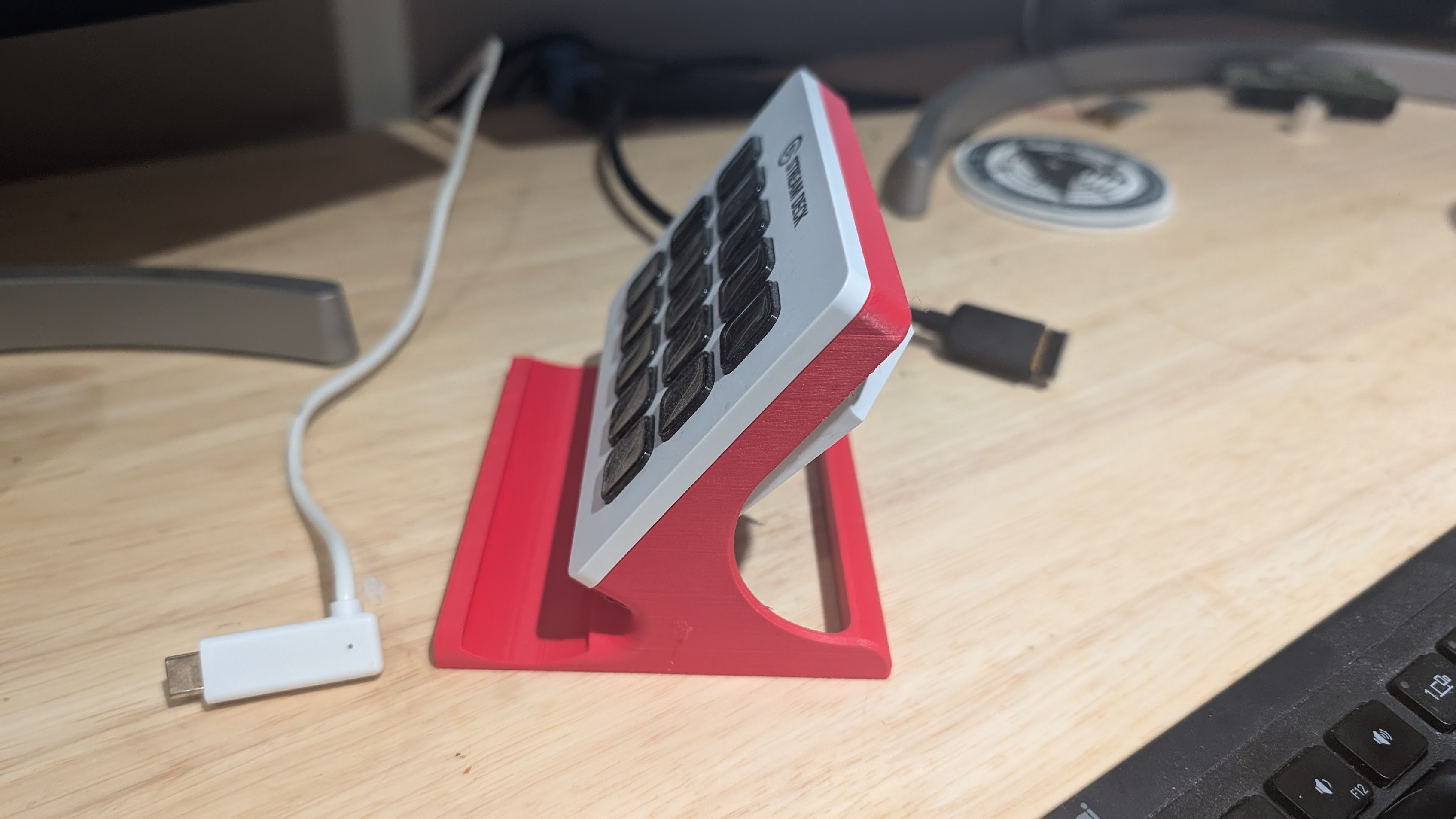 StreamDeck mk2 mount for Logitech MX KEYS keyboard by BlackSeaProps ...