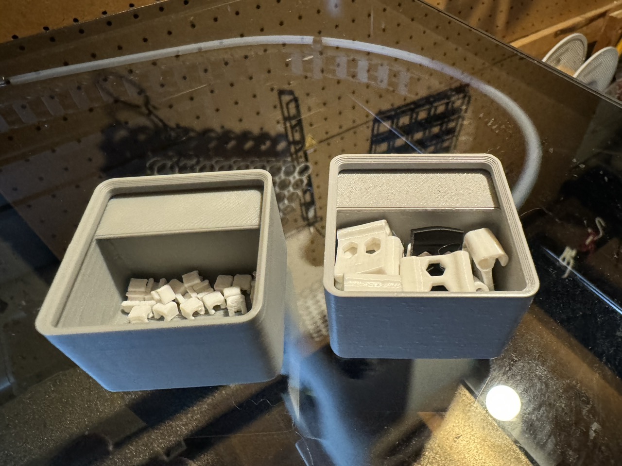 Gridfinity Bin for small parts with label that does not overhang by ...