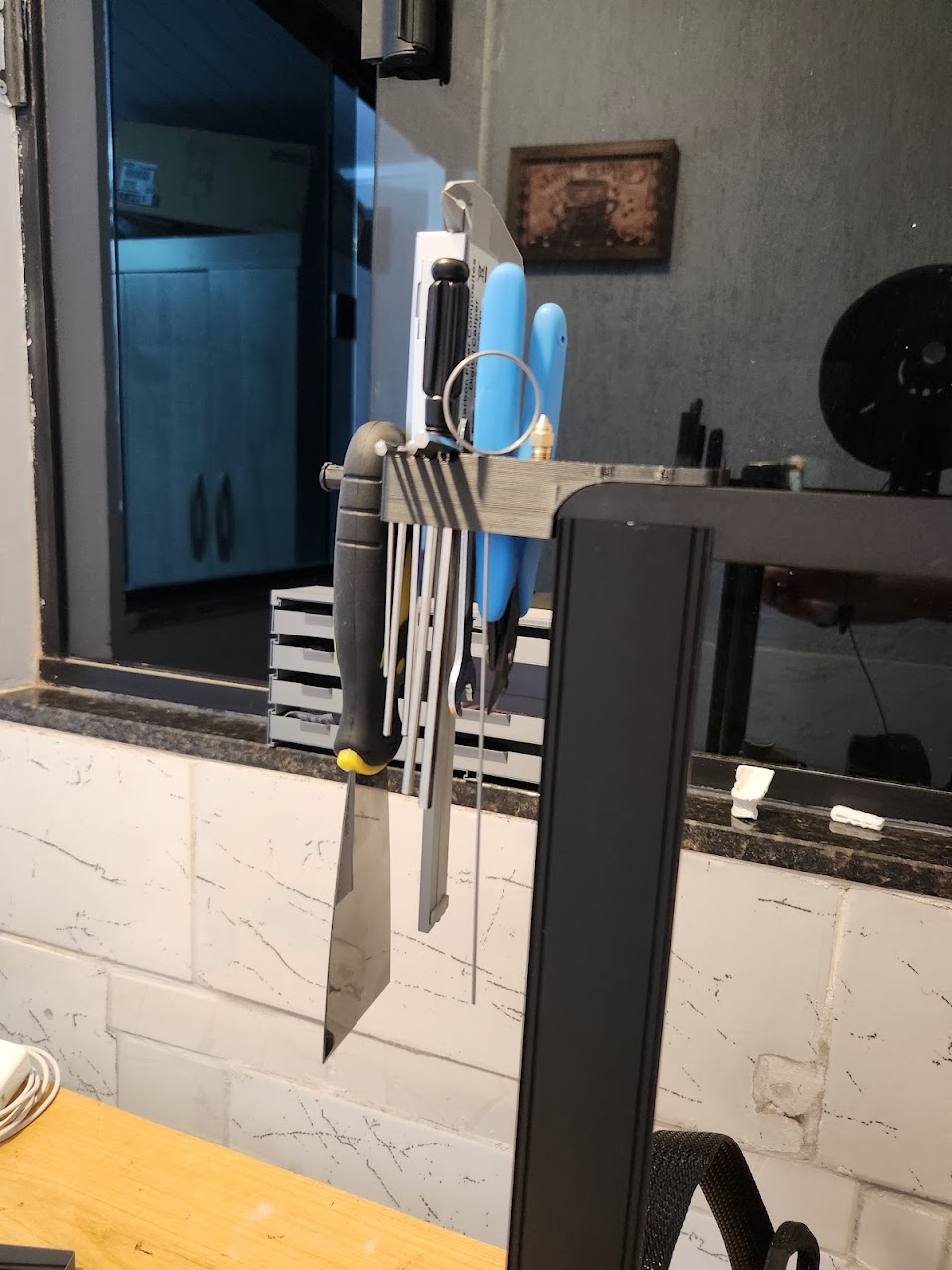Ender 3 V3 SE Tool Holder (with longer knob & caliper hole) by Gabriel ...