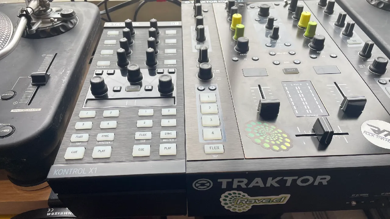 Stand NI Traktor Kontrol X1 by GonzaloValenzuela | Download free STL ...