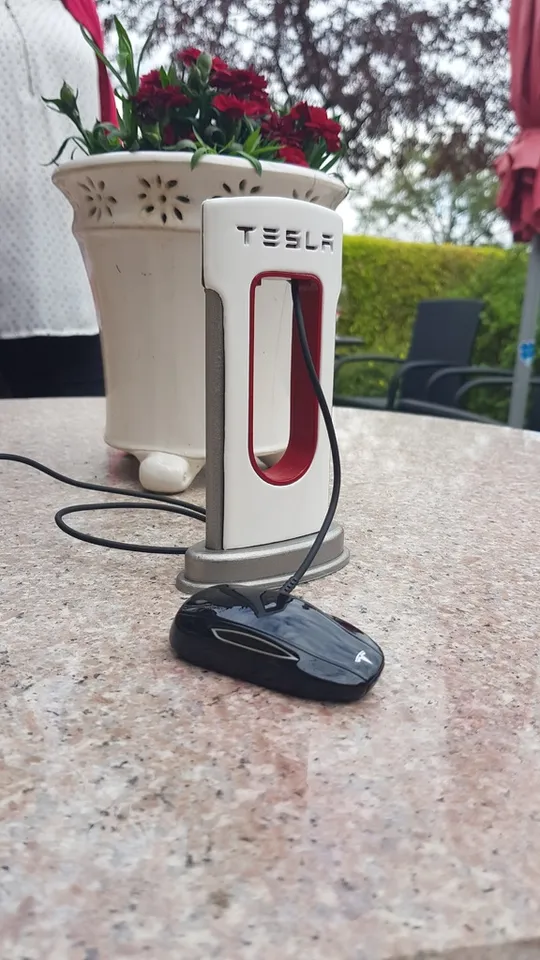 Tesla charger for USB-C Type phones. by Lars Lietzen | Download free ...