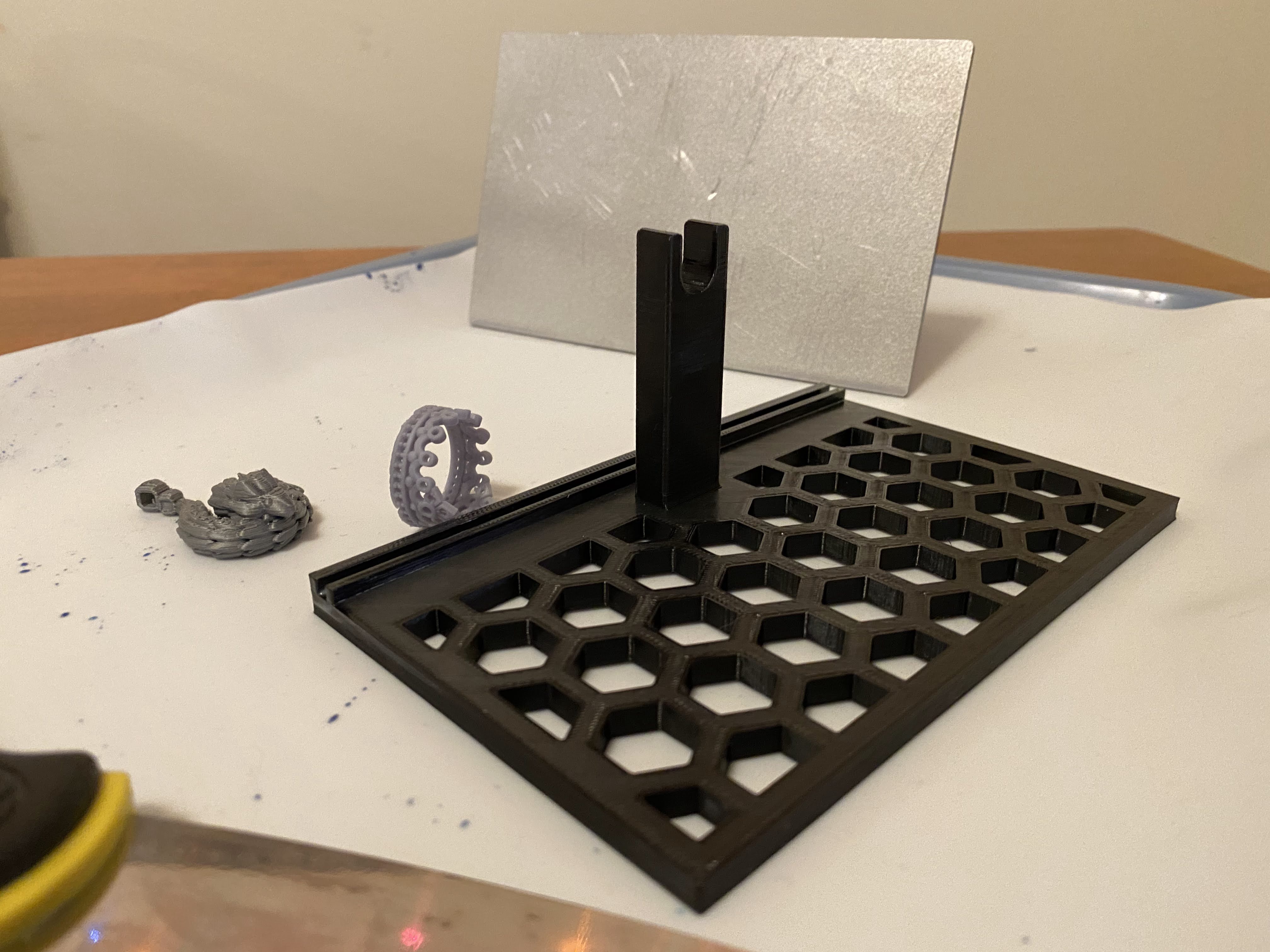 Elegoo Mars 3 Build Plate Holder by Sconnie Makes | Download free STL ...