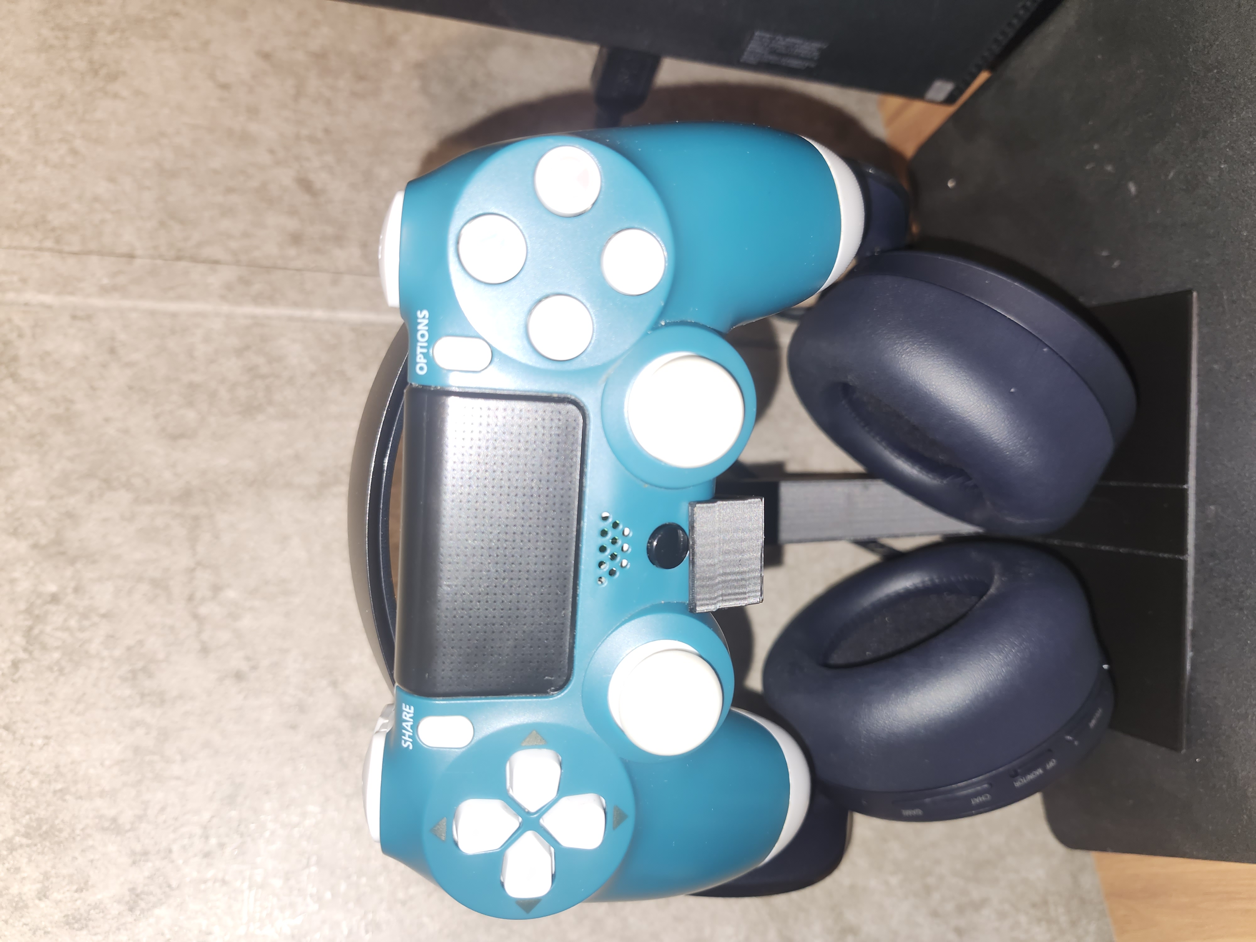 headphone and controller stand by Woods6 | Download free STL model ...