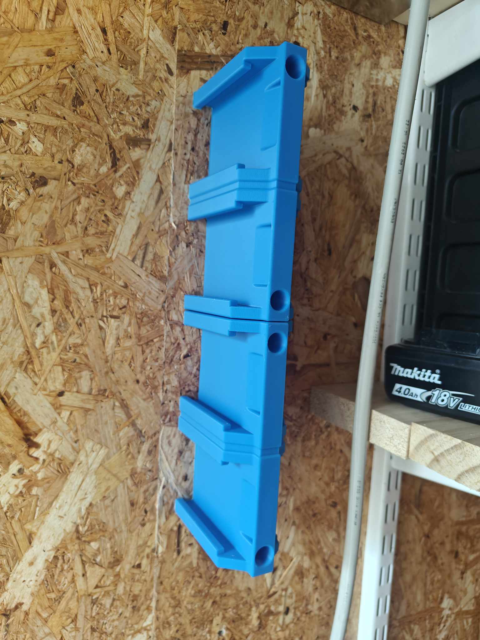 makita battery holder/wall mount. vertical by Danishsparky | Download ...