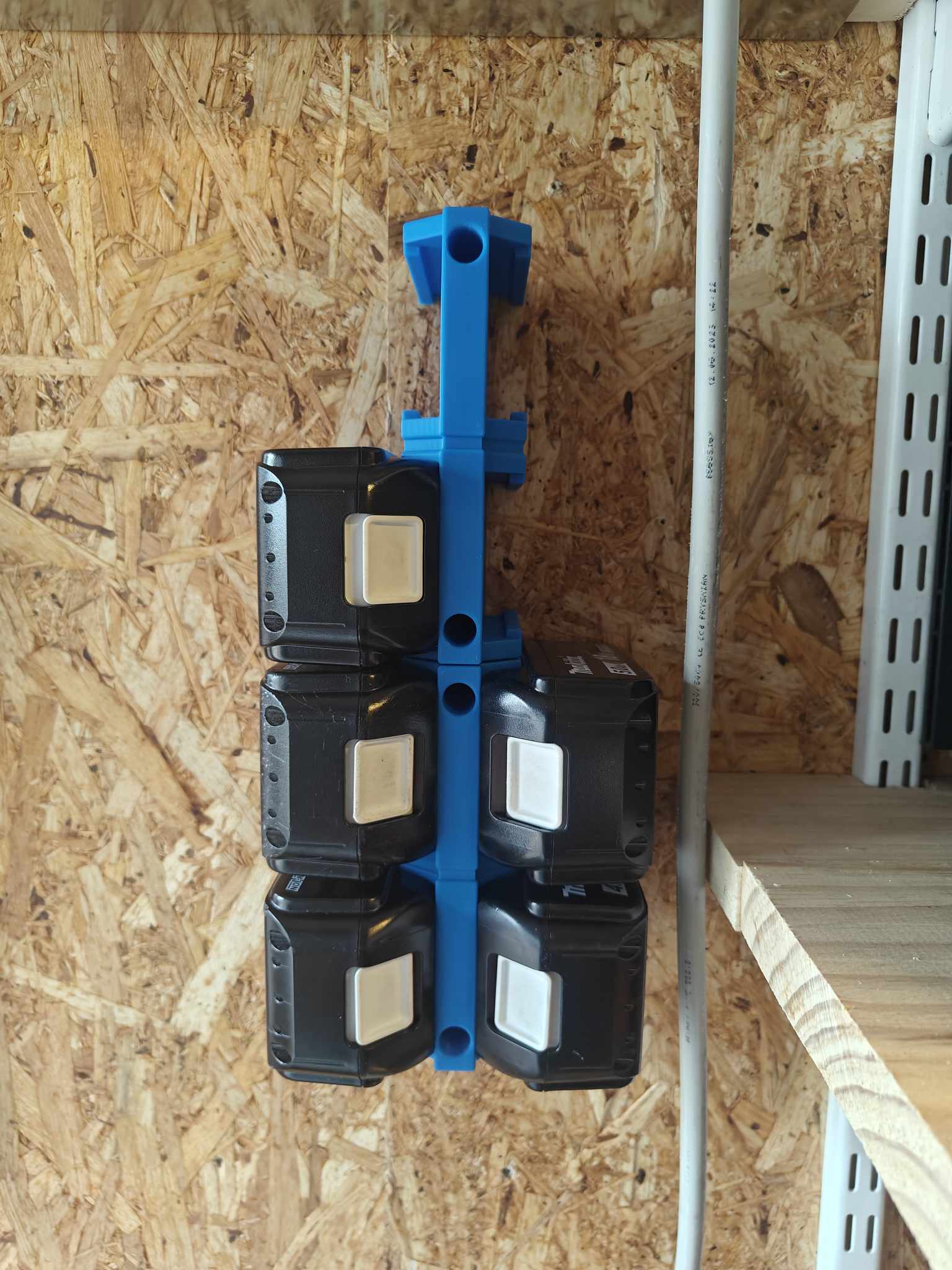 makita battery holder/wall mount. vertical by Danishsparky | Download ...