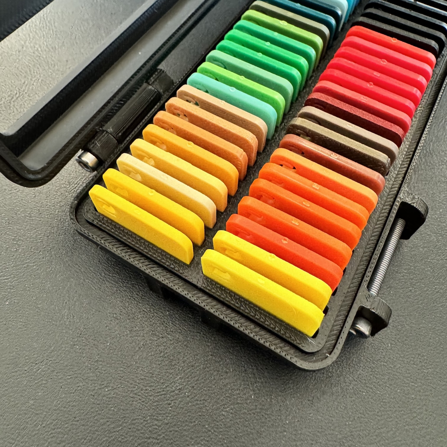 Bambu Filament Swatch Box with Printable Inserts por maxfui | Descargar ...