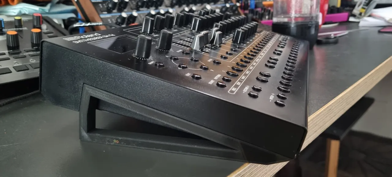 simple Riser for Roland SH-4D Synthesizer by worstcase | Download free ...