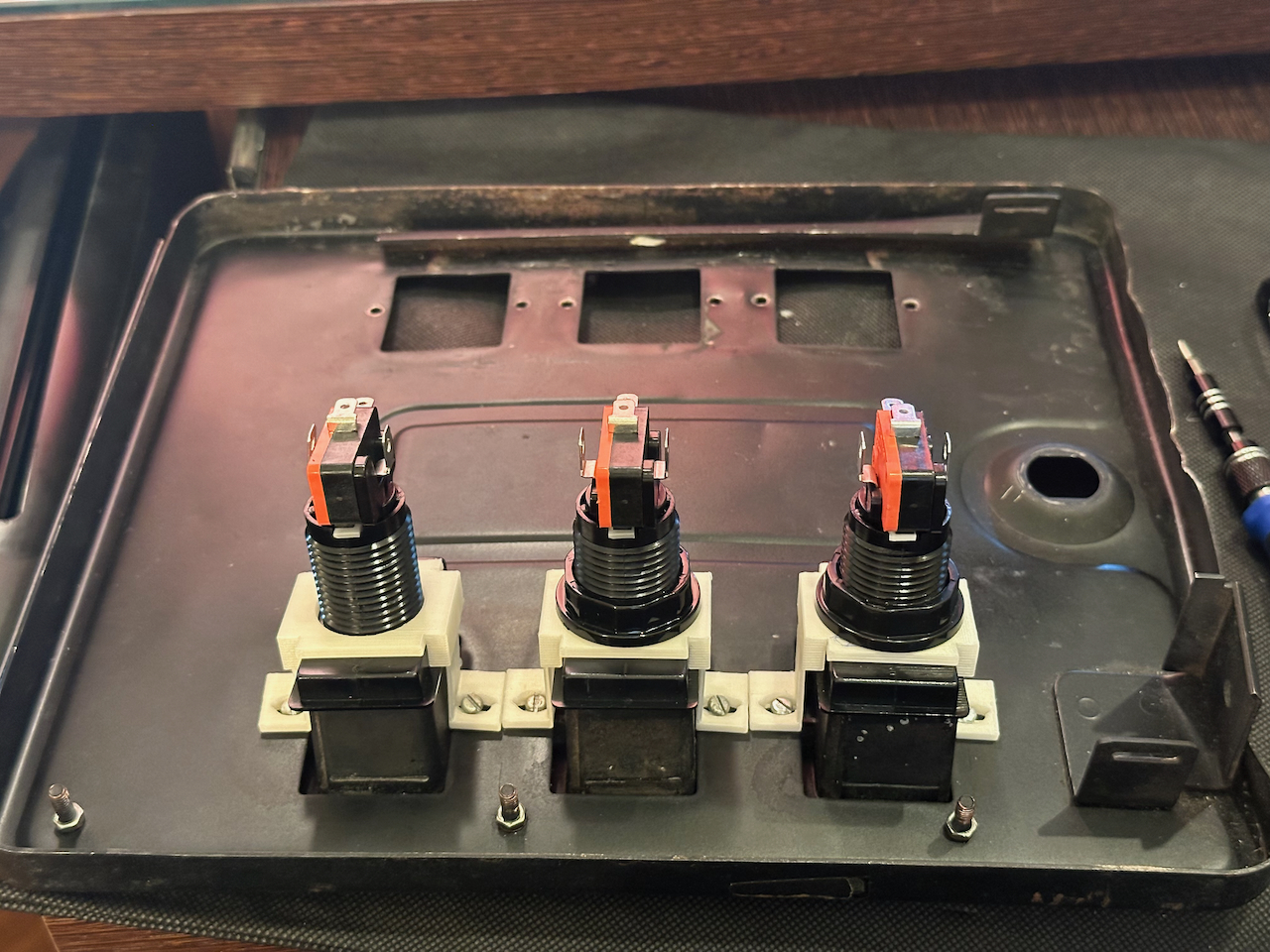 Pinball Coin Door Return Button Mod for lighted buttons by Gonzonia ...