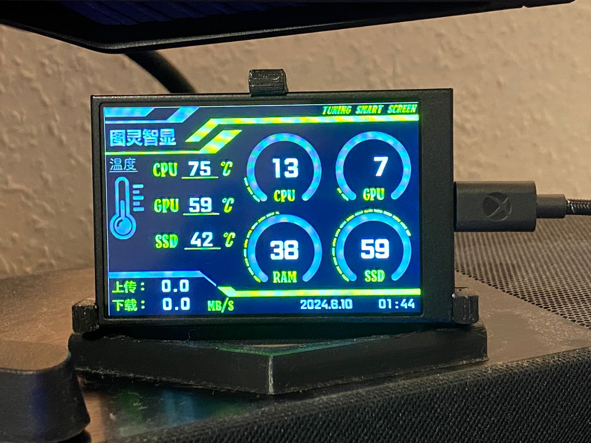 Mini Monitor Halter by Der_Igolin | Download free STL model ...