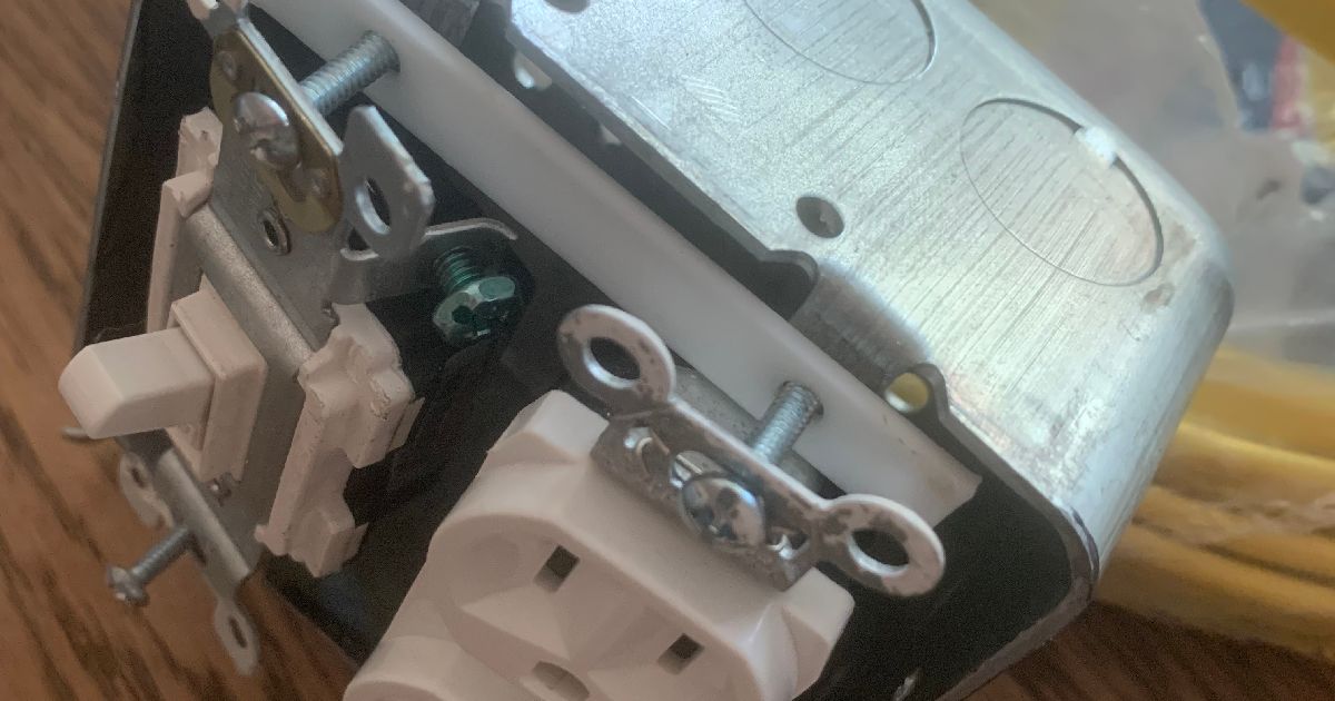 Universal Electrical Box Spacer - Outlet and Switch Leveling Aid ...