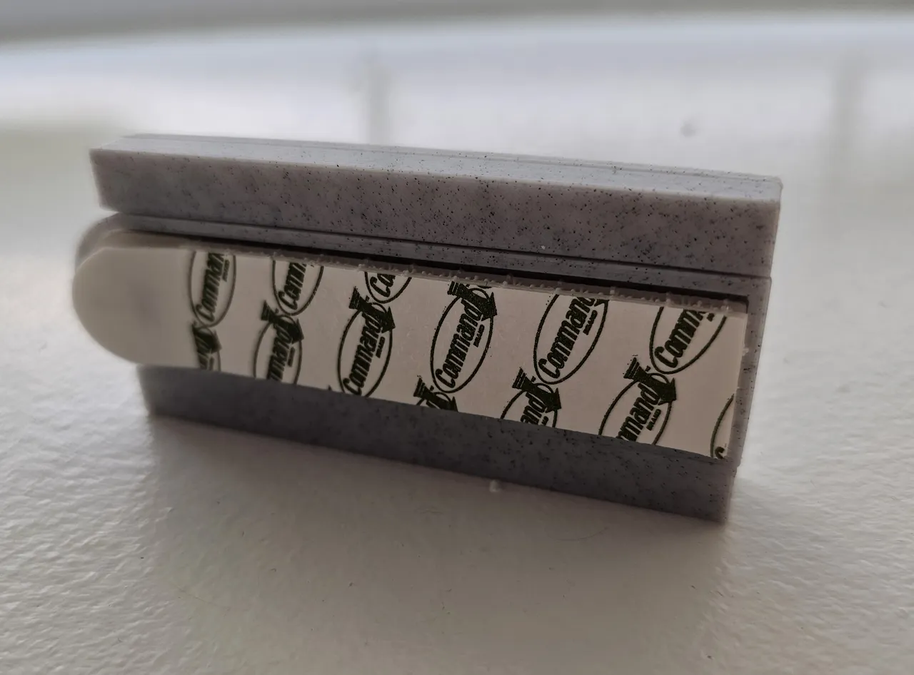 Displate Magnetic Mount Using Command Strips by sgraper Download free STL model Printables