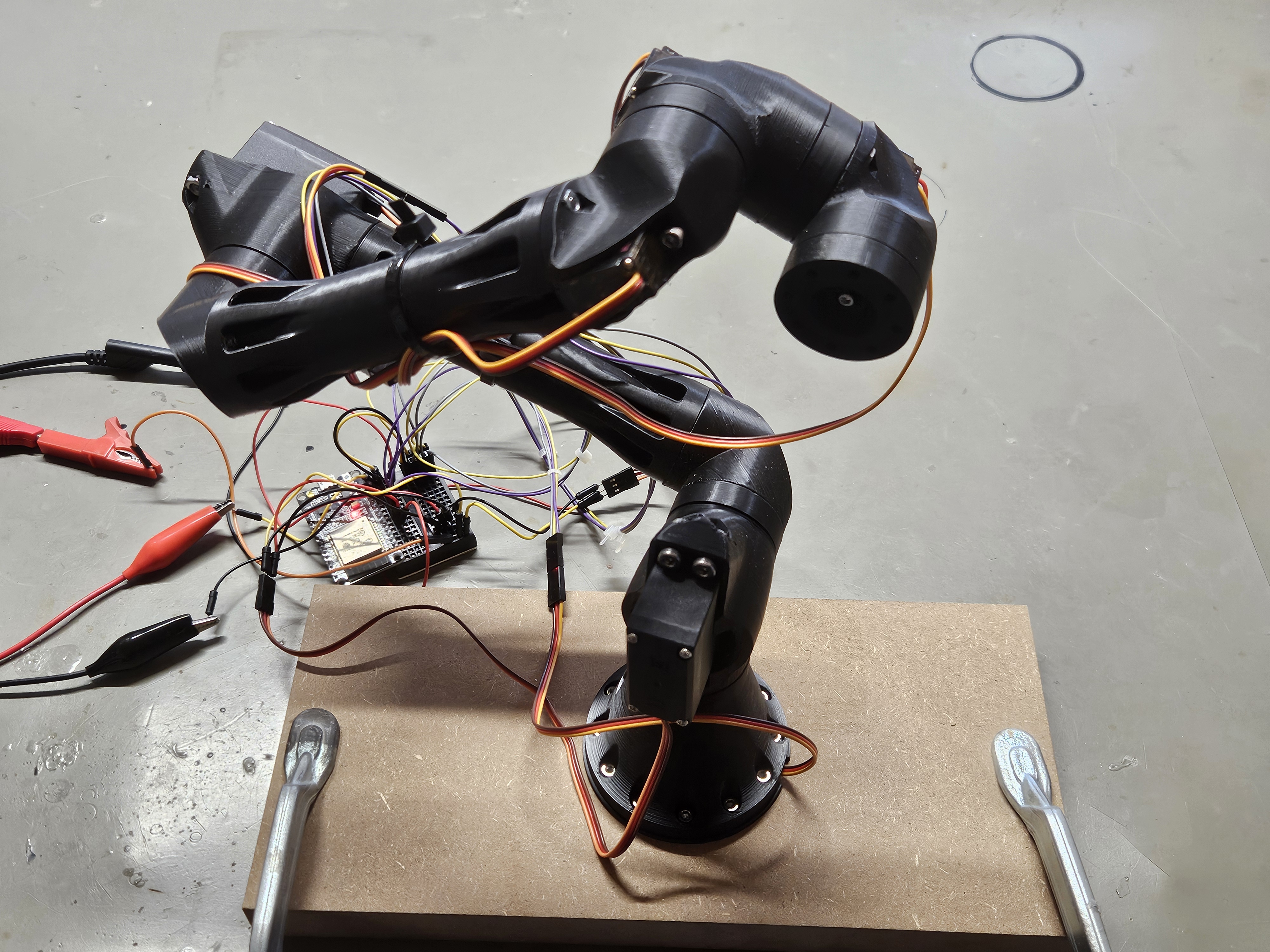 6DoF robot arm | modular | cheap | educational by sydaio | Download free STL model | Printables.com